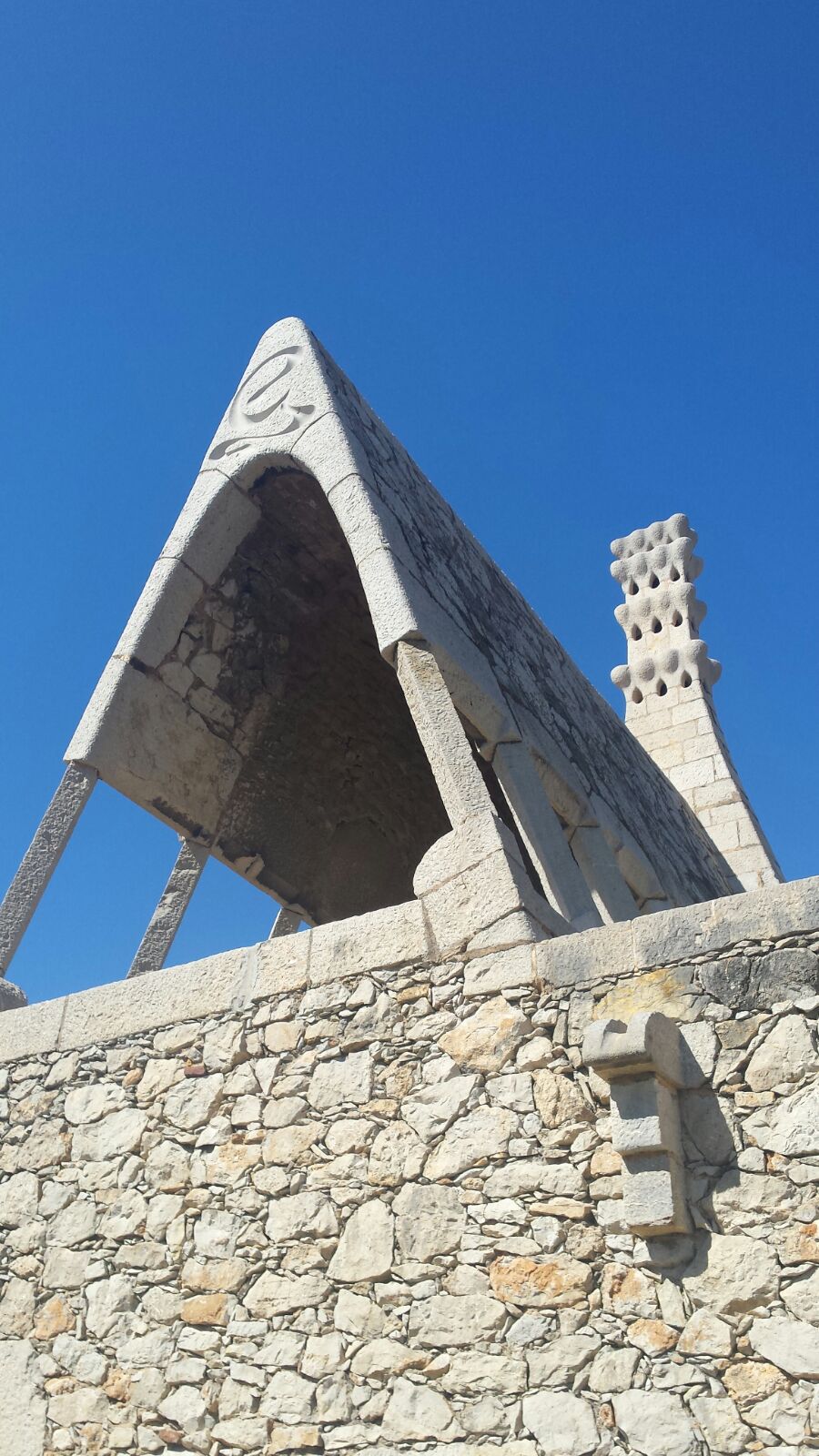 QUE VER CERCA DE BARCELONA, TURISMO EN BARCELONA: LAS BODEGAS GUELLL EN ...