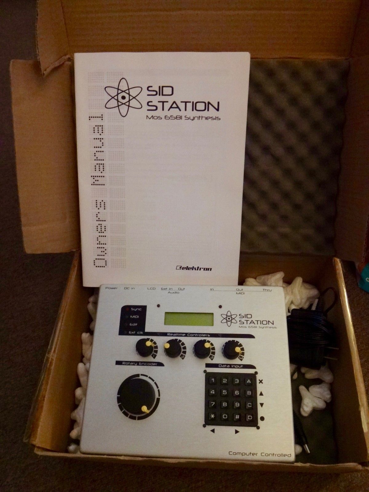 MATRIXSYNTH: Elektron Sid Station C=64 Synthesizer SN E00400501-81