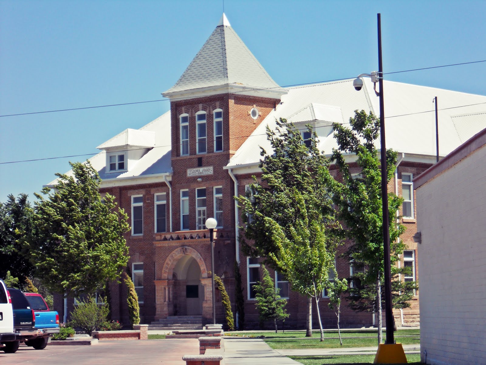 Jonastown Story: Disfruta La Academia Juarez!