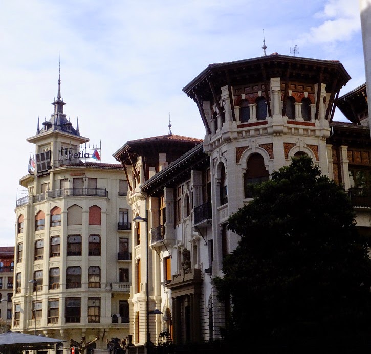 Away to live: Pamplona: Capital of the Kingdom of Navarra
