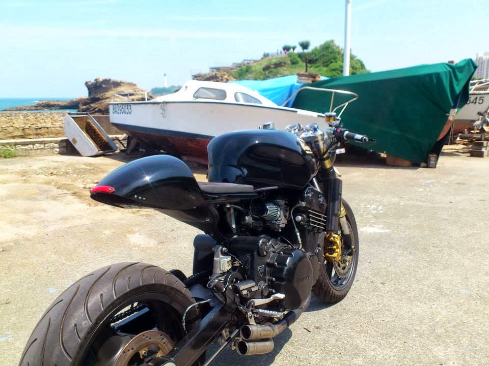 Triumph T301 - Next Future - RocketGarage - Cafe Racer Magazine