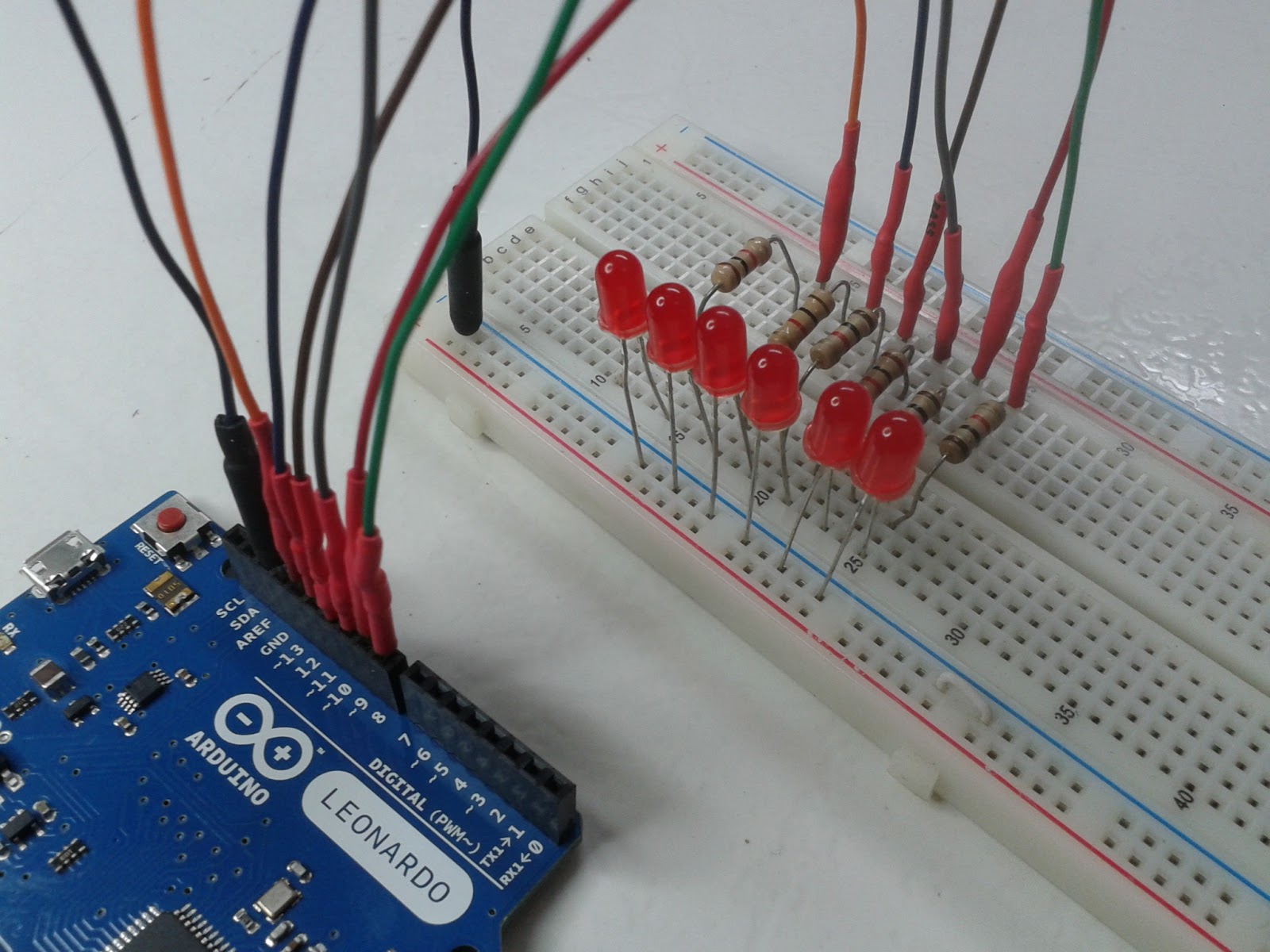 la electrónica a tu alcance :::...: Como hacer puentes para protoboard