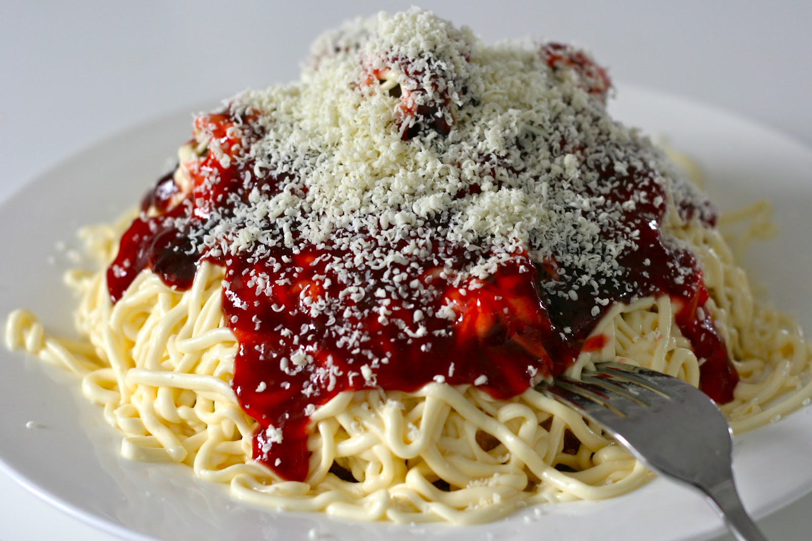 Milli's kitchen: Spaghetti and Meatballs cake