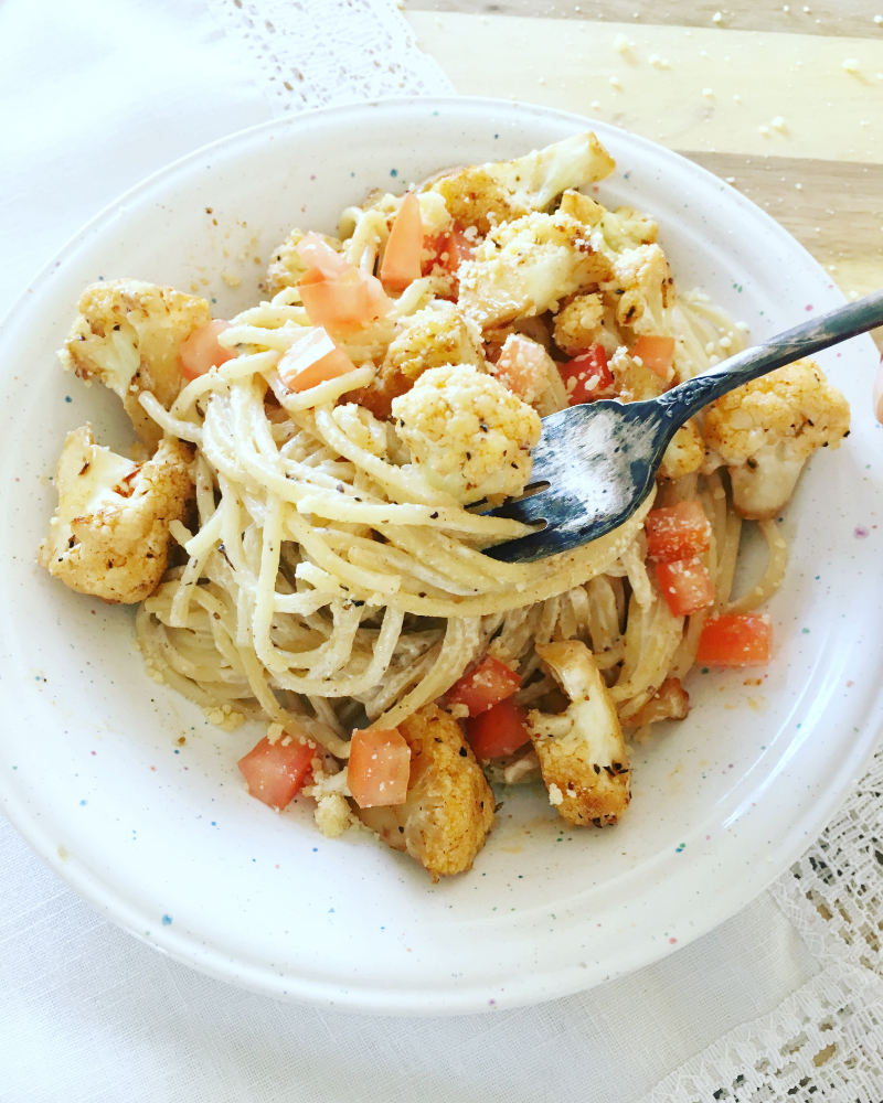 Spaghetti en salsa cremosa con coliflor - Delirios de Cocina