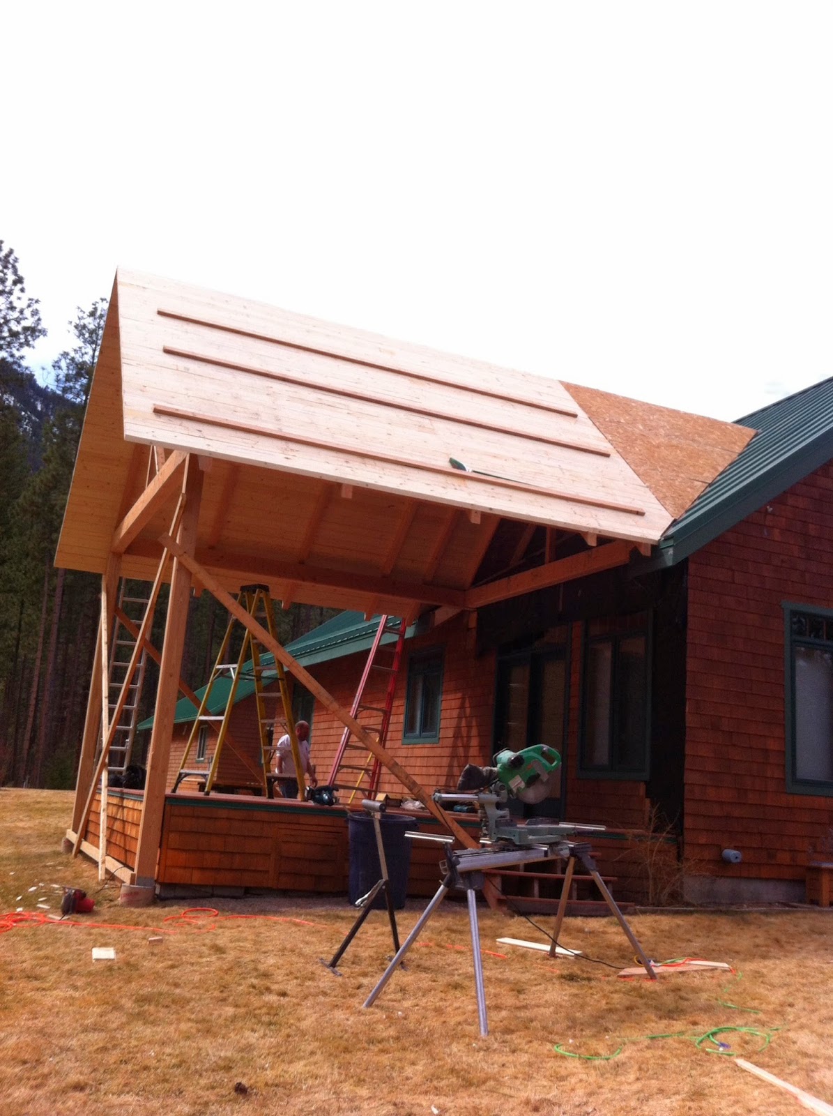 Gould Covered Patio: Day 7 - April 4, 2014 - Finishing roof sheathing ...