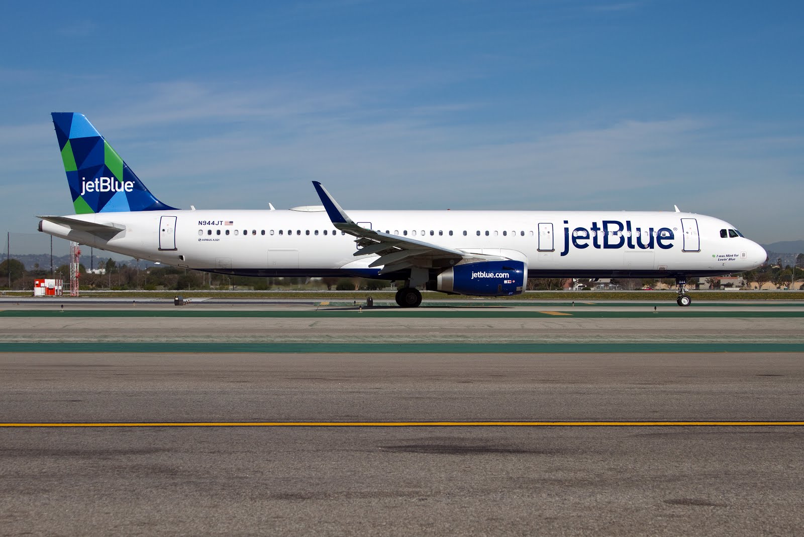Flyingphotos Magazine News: JetBlue hints at transatlantic flights as ...