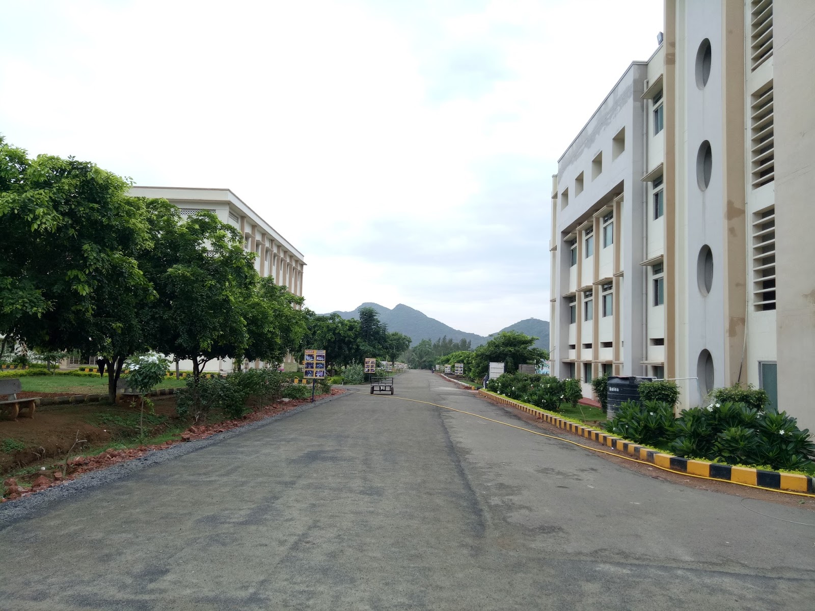 NADIMPALLI SATYANARAYANARAJU INSTITUTE OF TECHNOLOGY: NSRIT COLLEGE