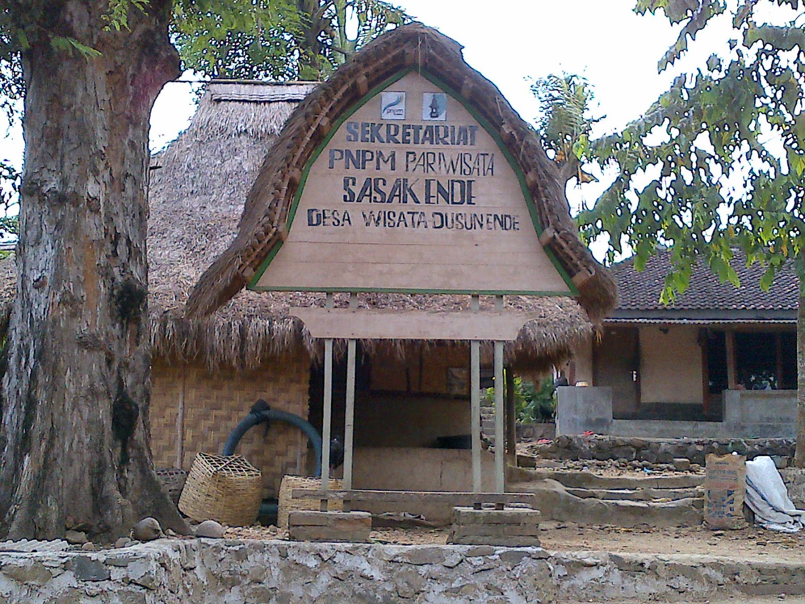 Mengenal Rumah Adat Suku Sasak Lombok - Lombok Daily Tour