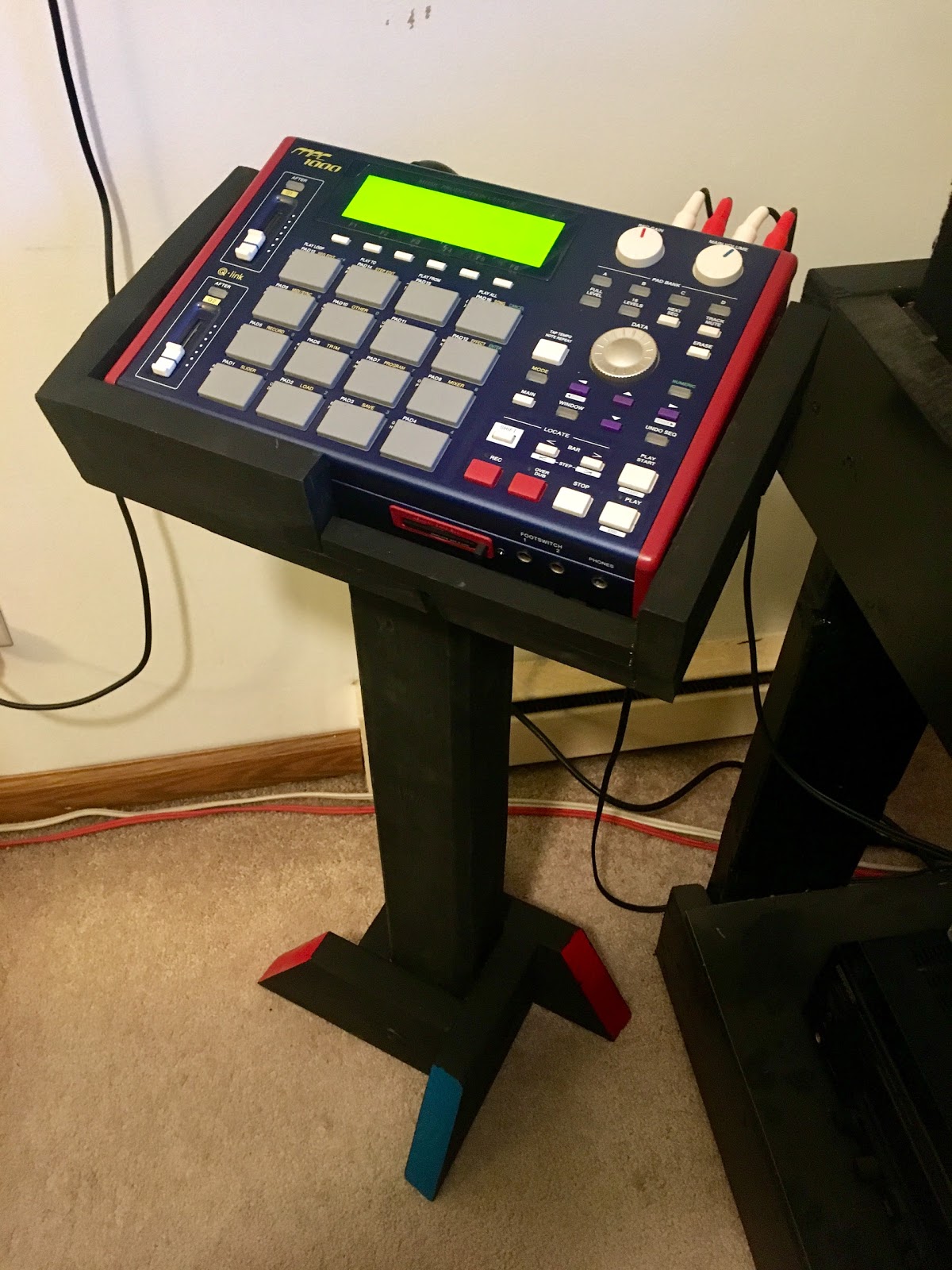Vinyl Record Album Collecting in Chicago and the USA: MPC 1000 Stand