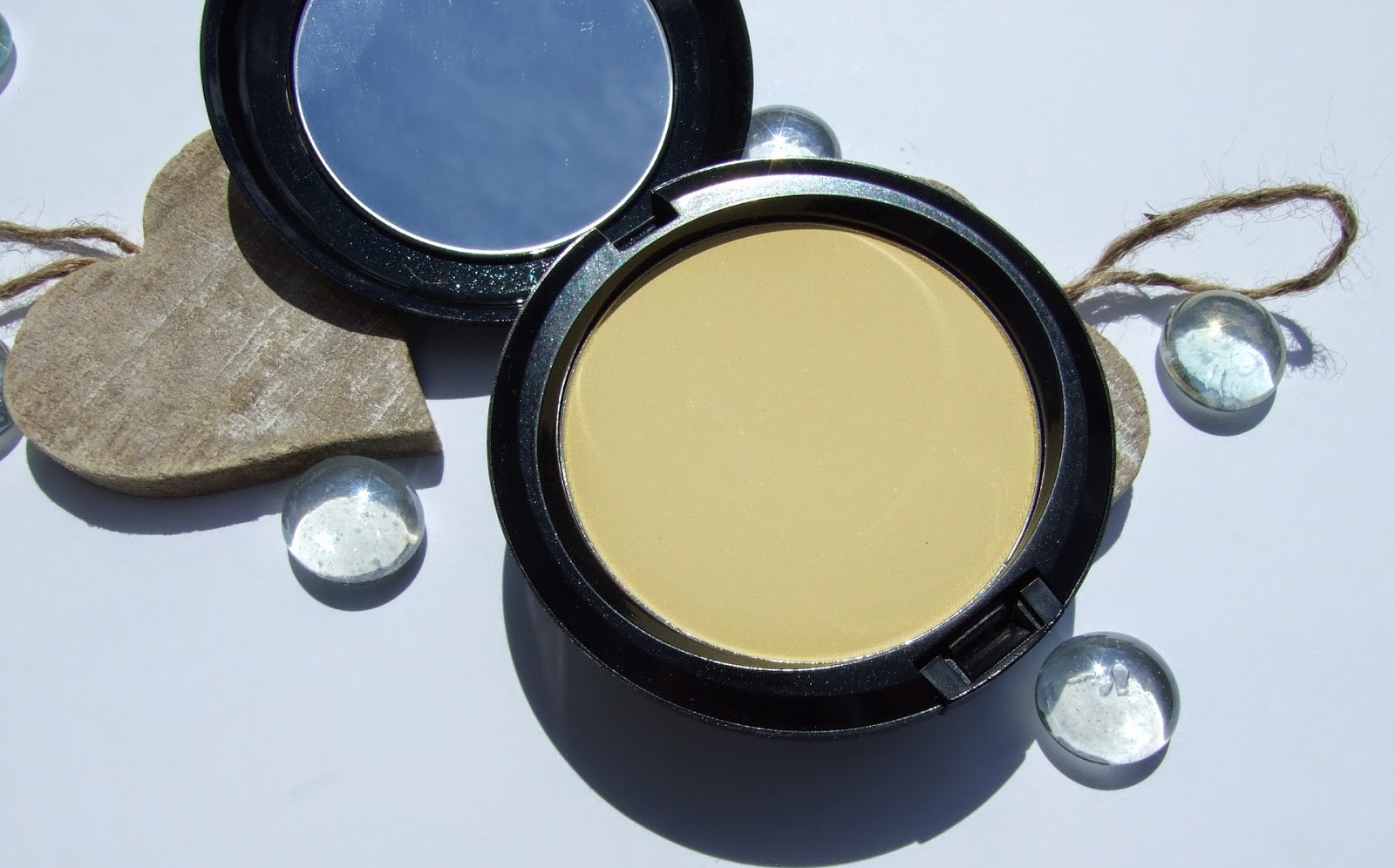 AceSparkleStar: MAC CC Neutralize Powder Review