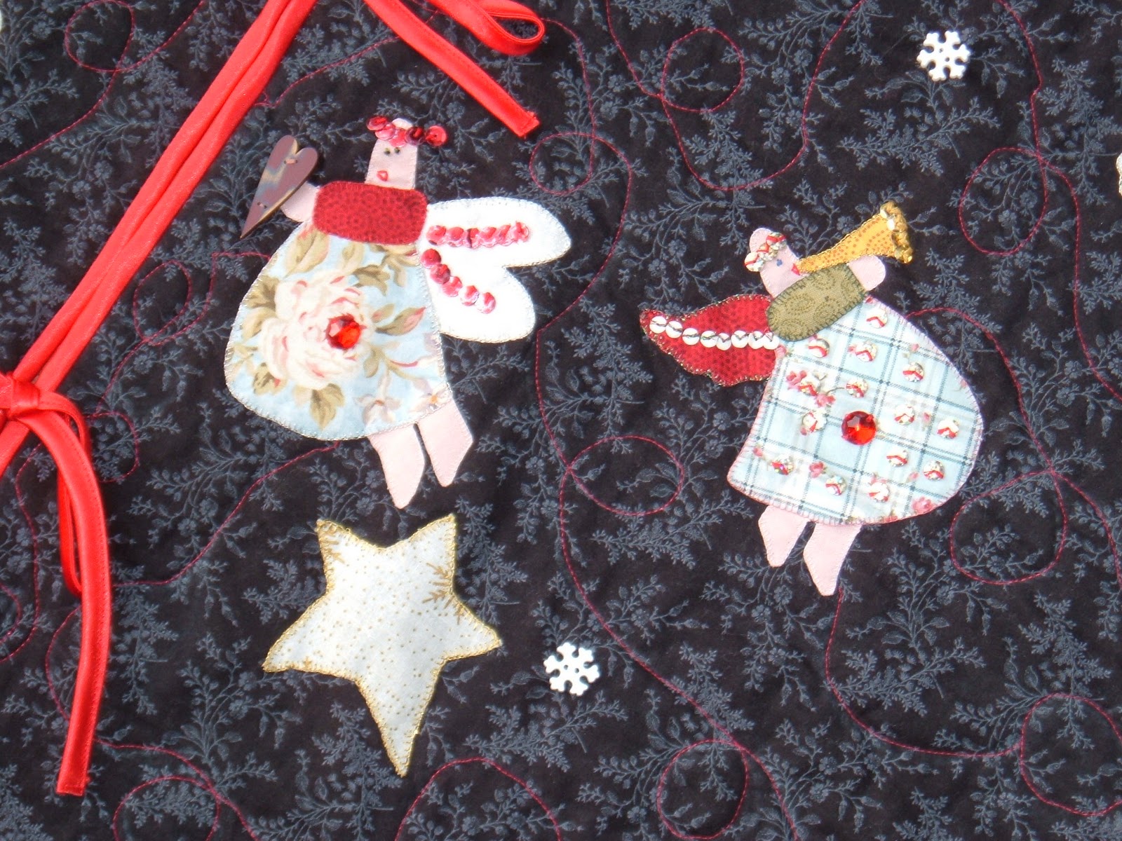 LAS LABORES DE TONI: CAPA DE NAVIDAD "FORMA DE FLOR" PARA ARBOL