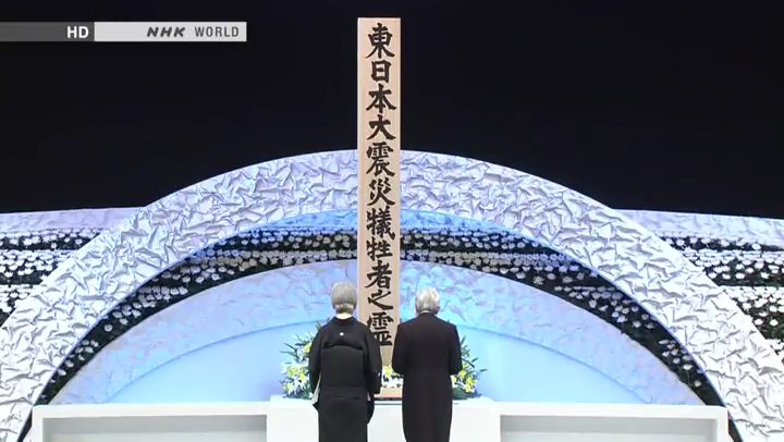 Kimonos y otras cosas interesantes.: Mofuku en memoriales.