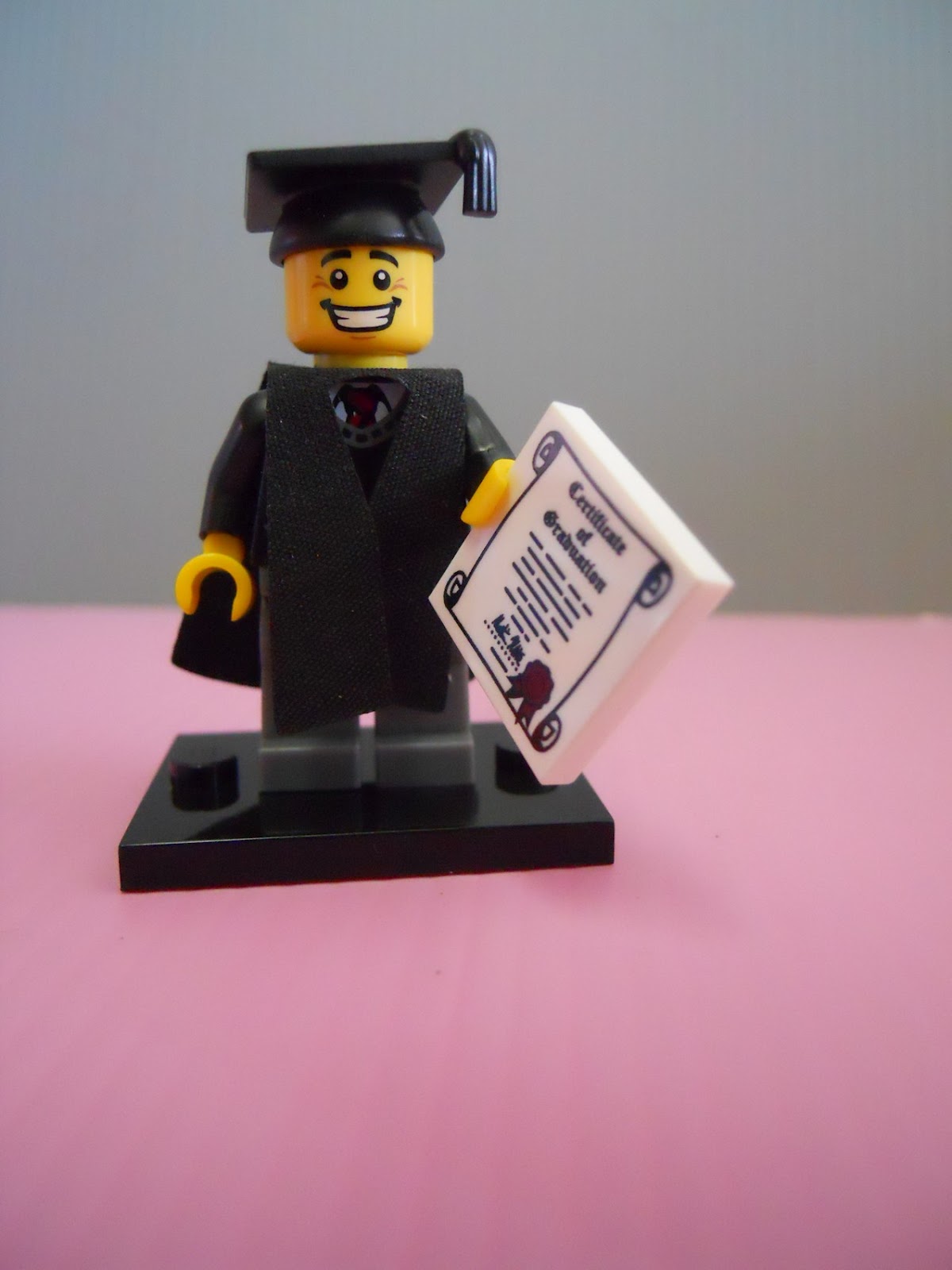 Dexters Diecasts (DexDC): LEGO Minifigure Series 5 ~ Graduate