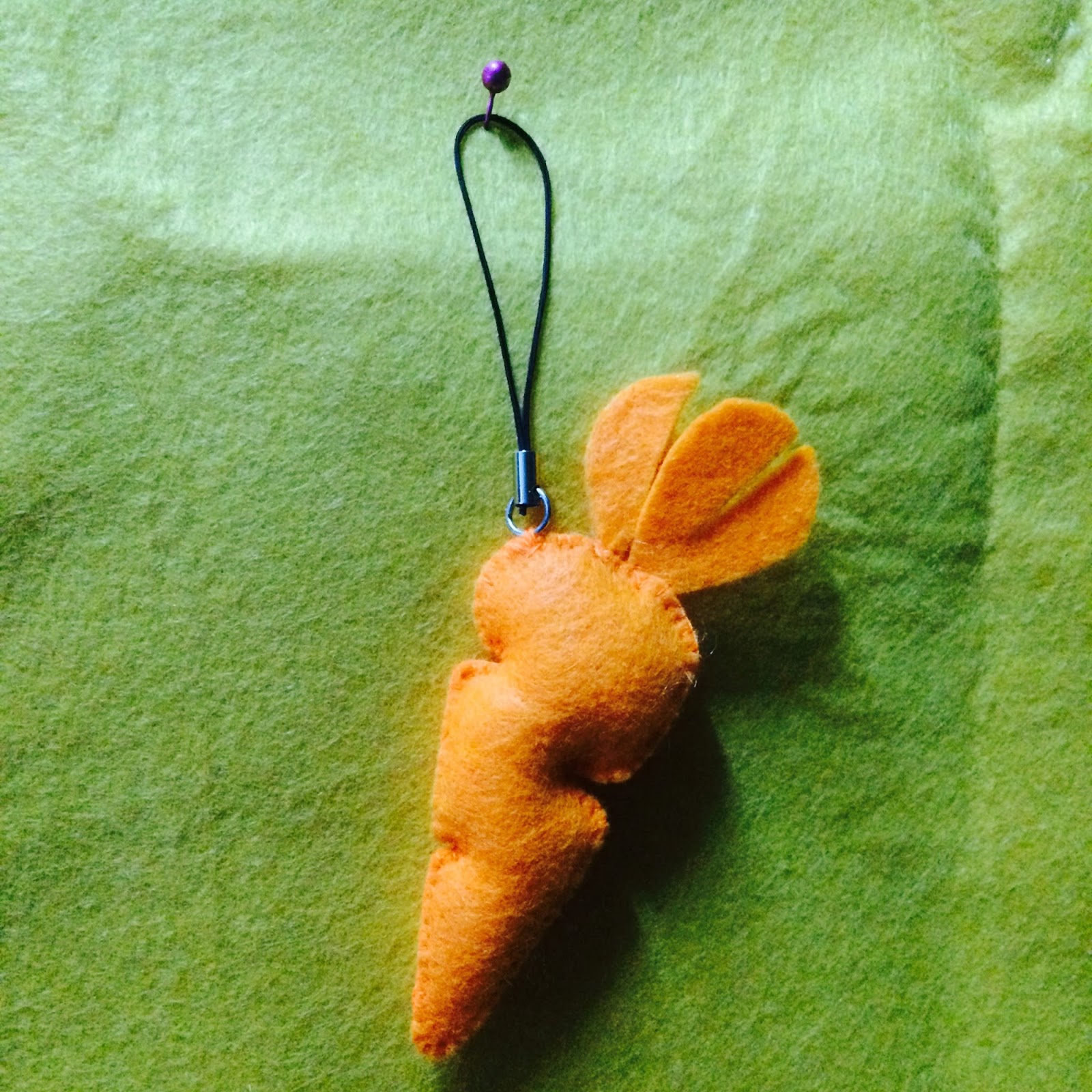 My handmade world: Cute handmade carrot felt keychain