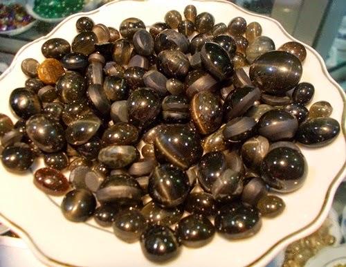 BATU PERMATA MATA KUCING / CAT EYE Batu Permata Kalimantan