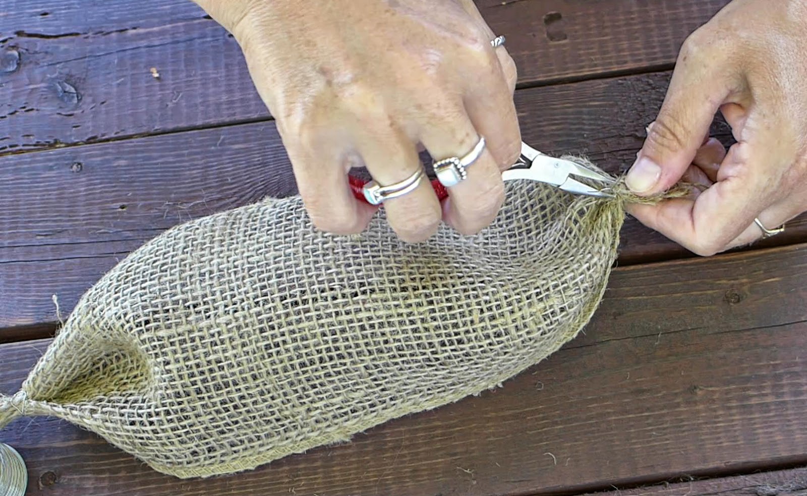 EasyMeWorld: Burlap Sunflower Tutorial