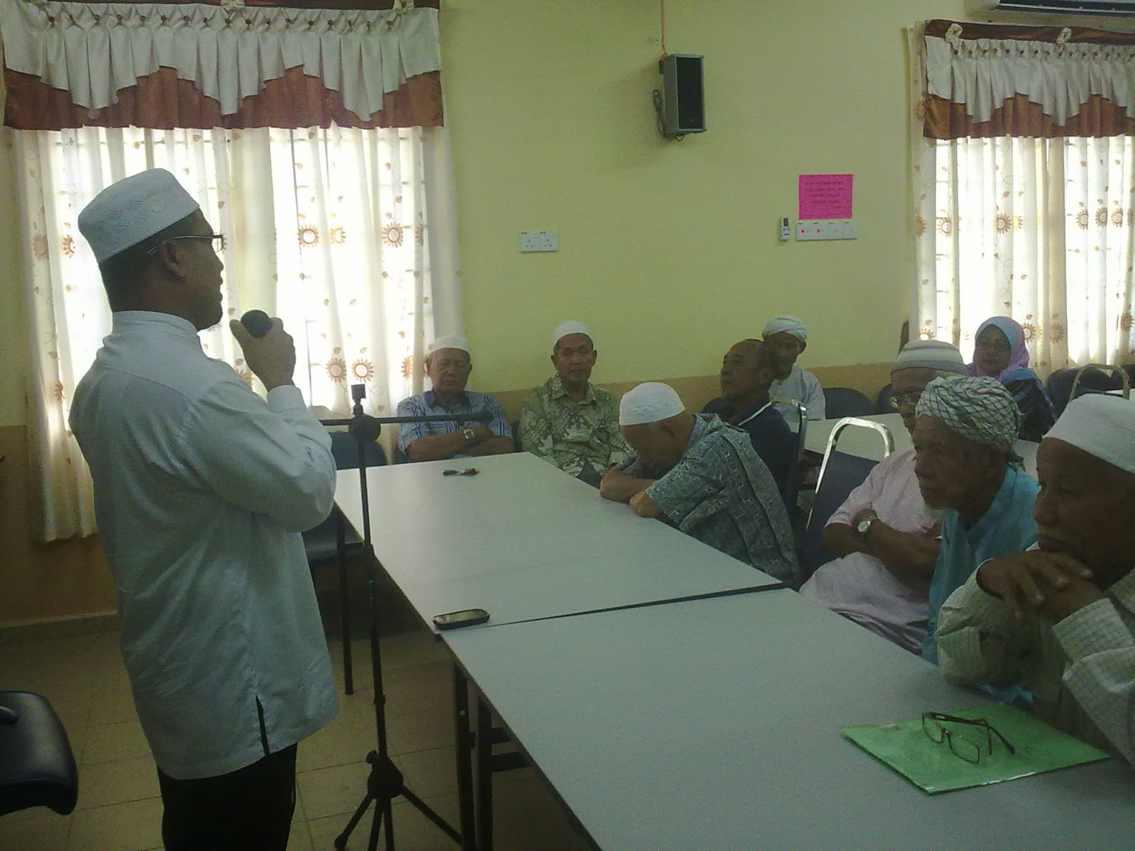 AbeLek RM: Warga Emas Semerak dan Program Pusat Kesihatan Semerak