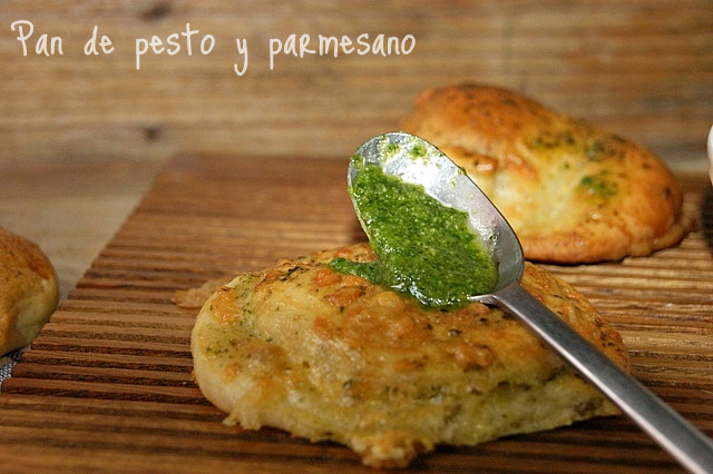 PAN DE PESTO Y PARMESANO - Atrapada en mi cocina