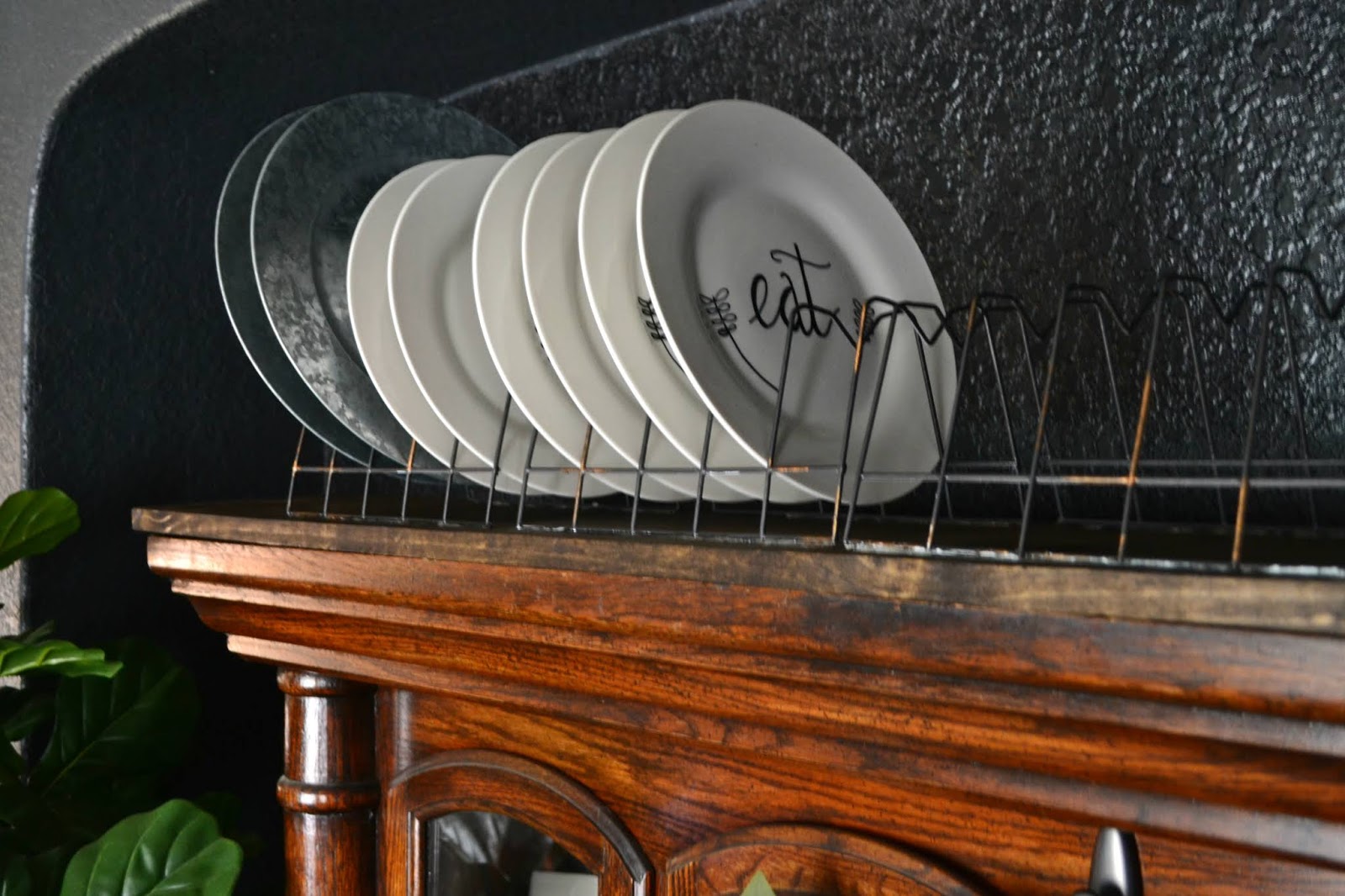 DIY Farmhouse Plate Rack