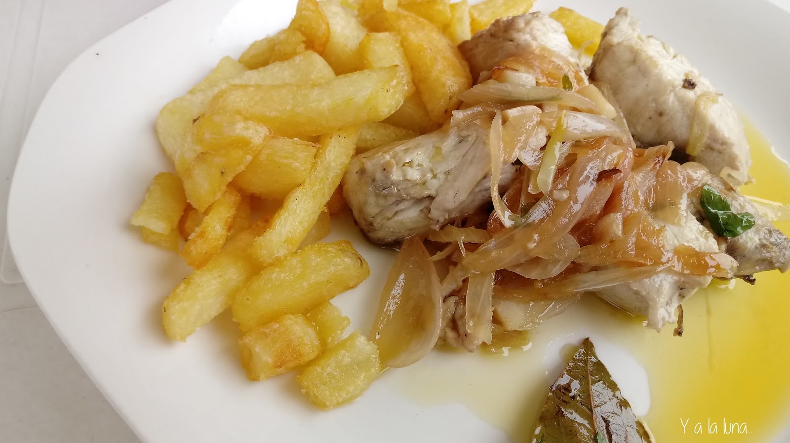 Y a la luna se le ve ve el ombligo...: Bonito encebollado con Patatas ...