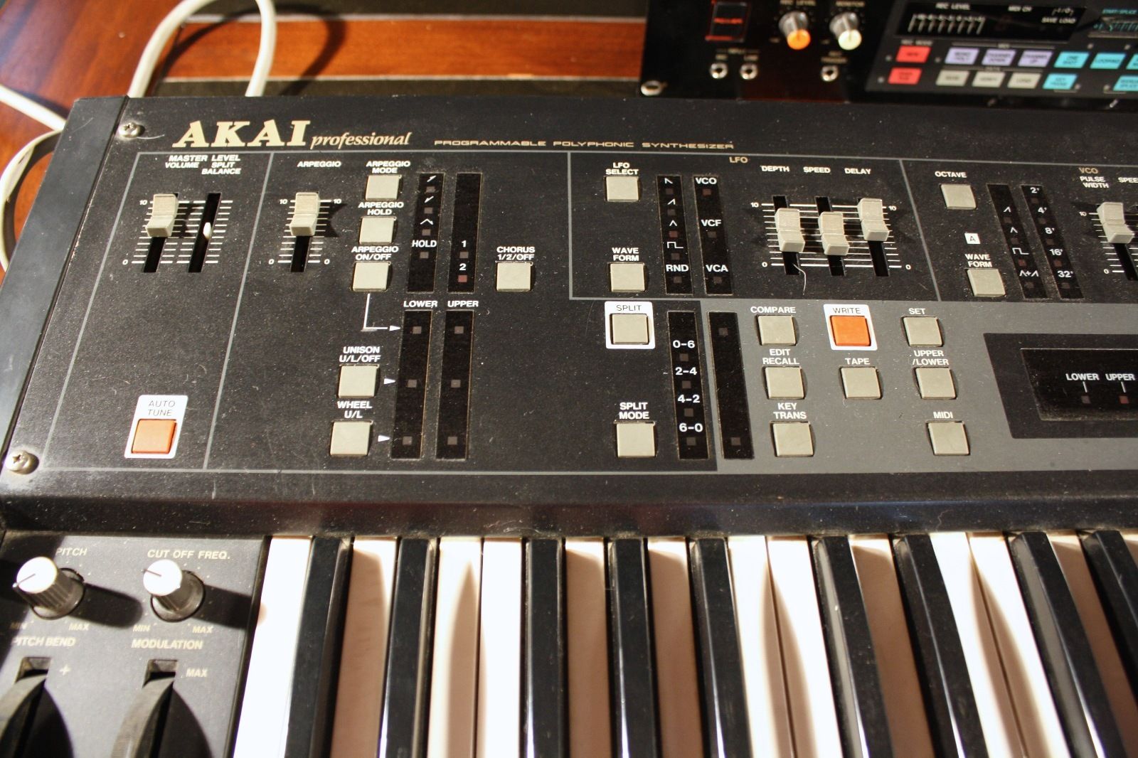 MATRIXSYNTH: Akai AX60 Synthesizer + S612 Digital Sampler, ME10D Delay ...