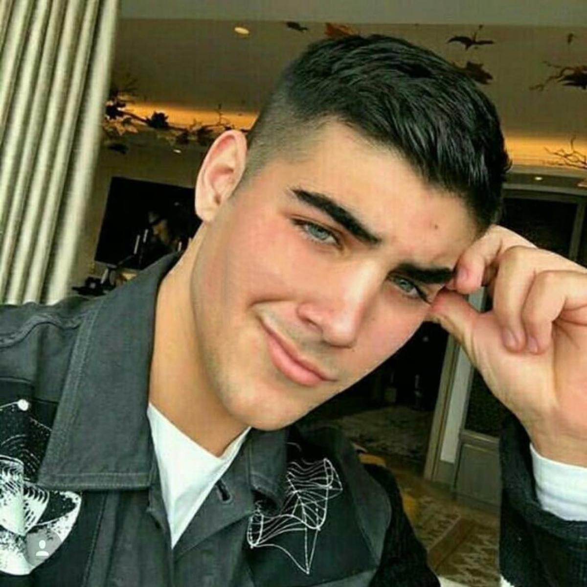 Shirtless Bollywood Men: Akshay Kumar's son Aarav