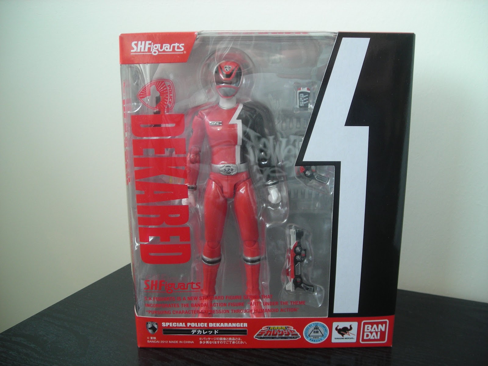 My Shiny Toy Robots: Toybox REVIEW: S.H. Figuarts Deka Red