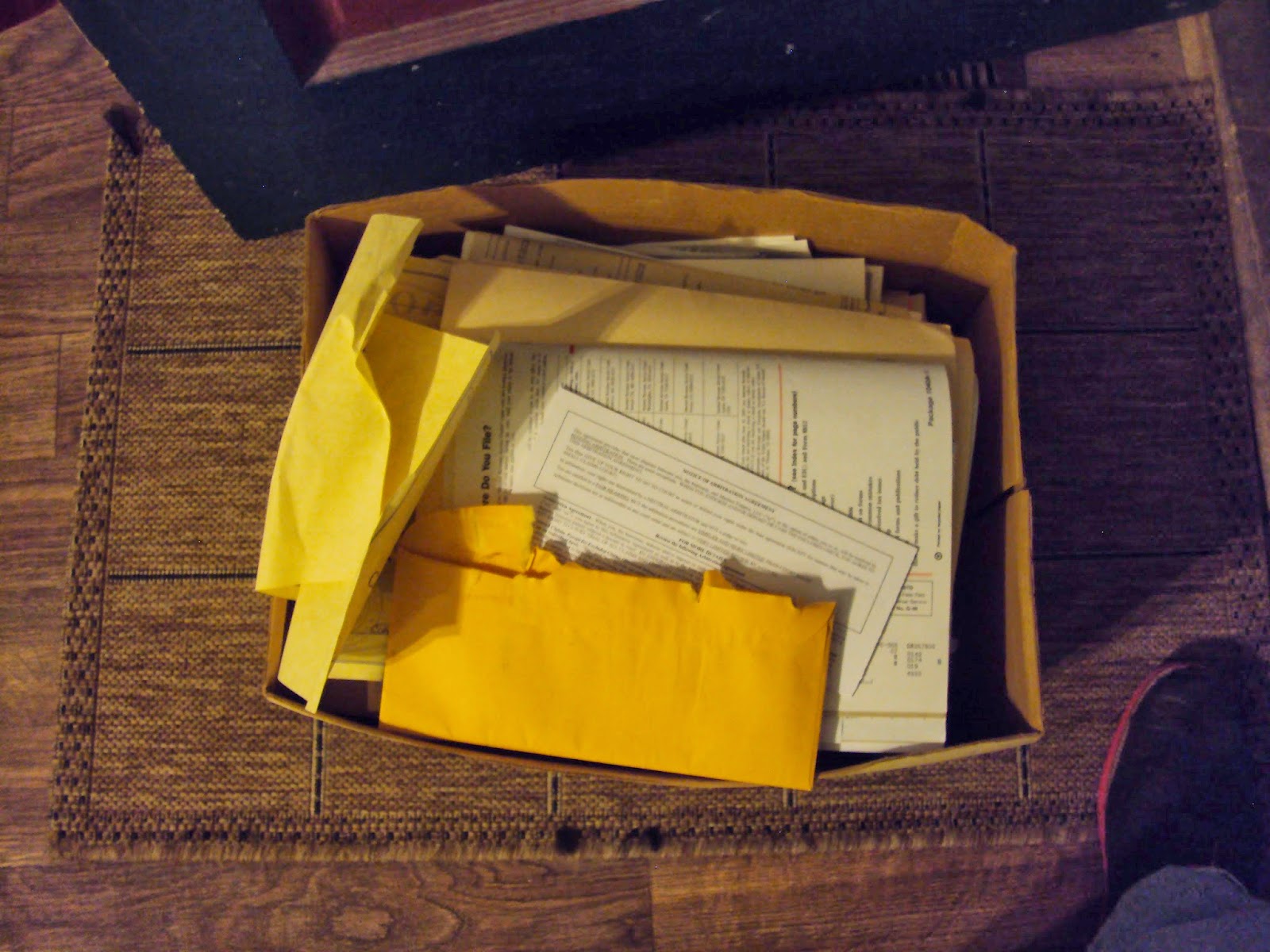 40 Boxes for 40 Days: DAY 7: A WHOLE DRAWER OF USELESS PAPERS