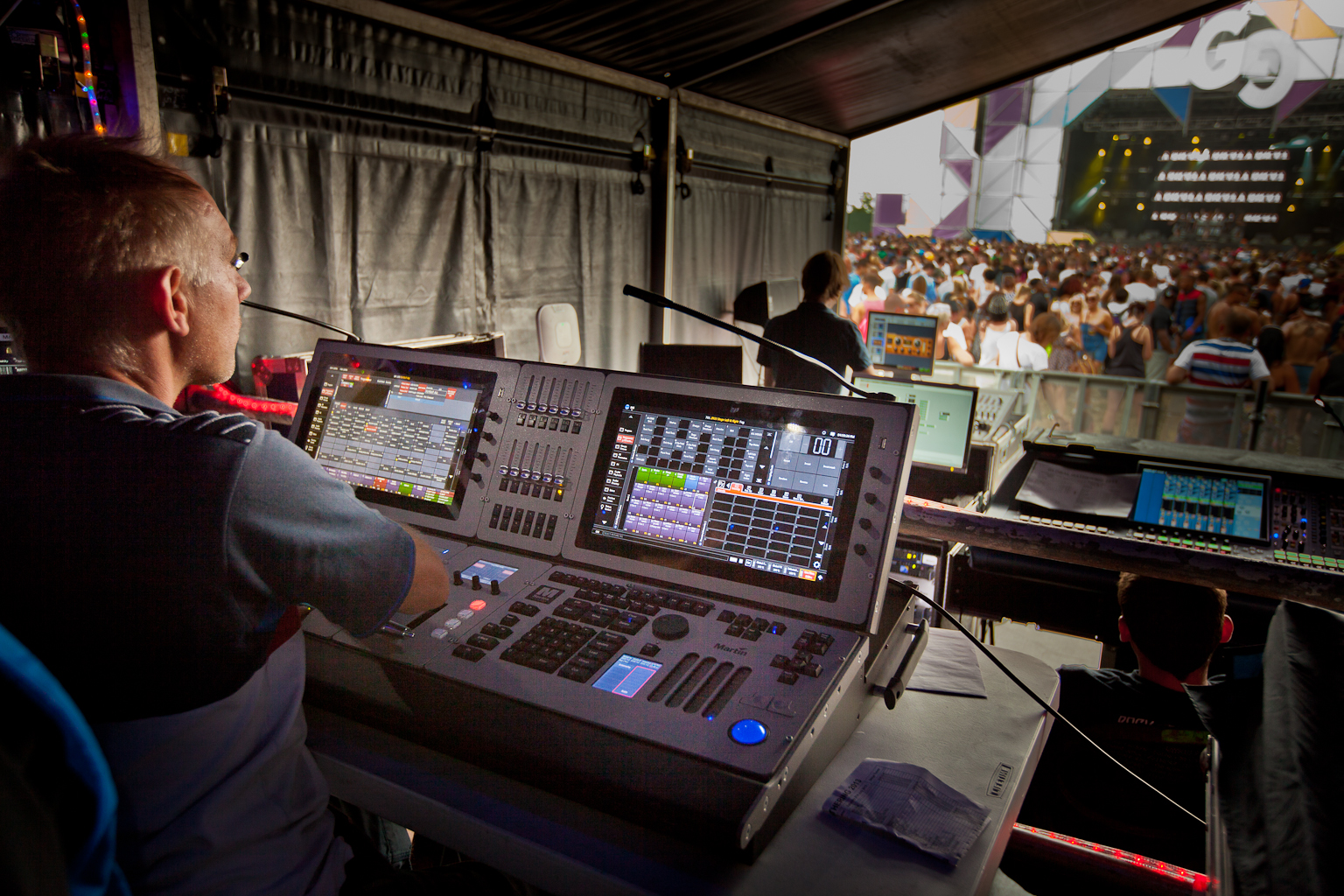 HARMAN’s Martin M6 Console Lights Up UK’s Global Gathering Dance ...
