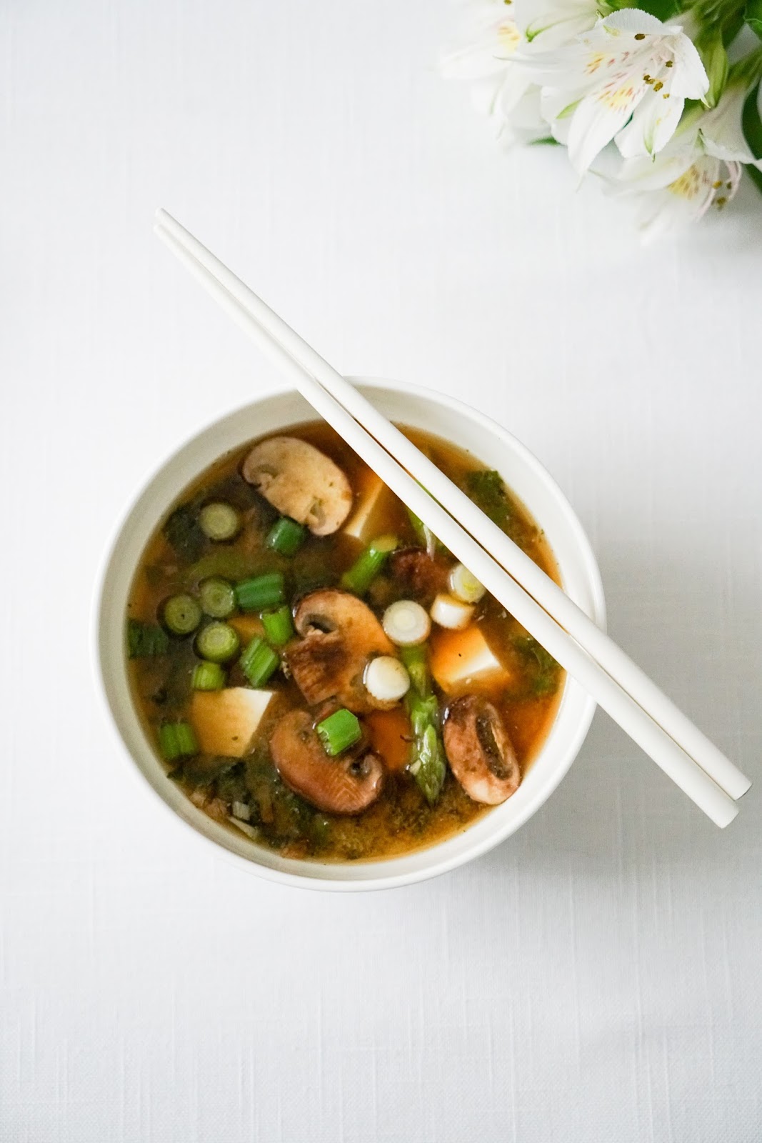 Red miso soup with asparagus, mushrooms and kale (vegan)