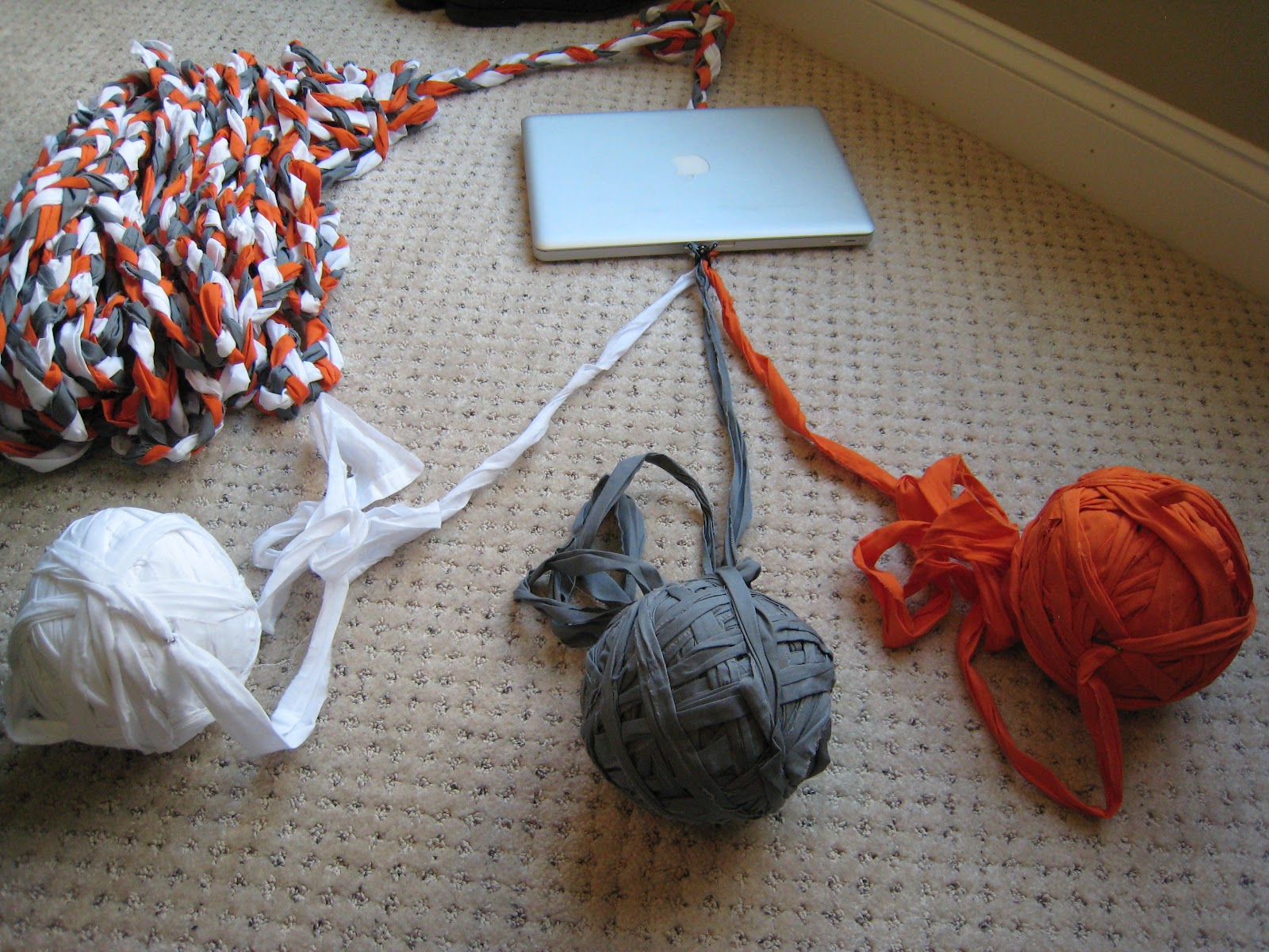 Rhody Life: DIY: Rag Rug - Part 1