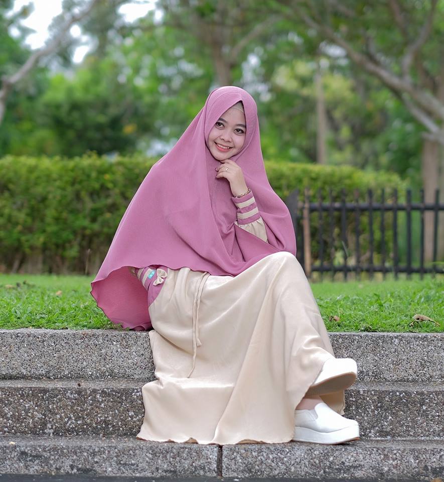 HIJRAH TOTAL, KOMITMEN dan KONSISTEN DALAM BERISLAM. - ANNAHDLOH COLLECTION