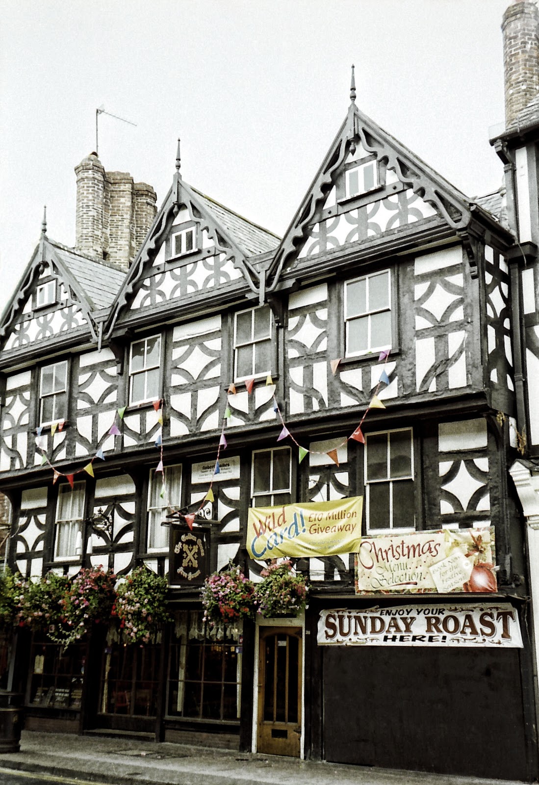 COTSWOLDS CASCADE: THE GOLDEN CROSS