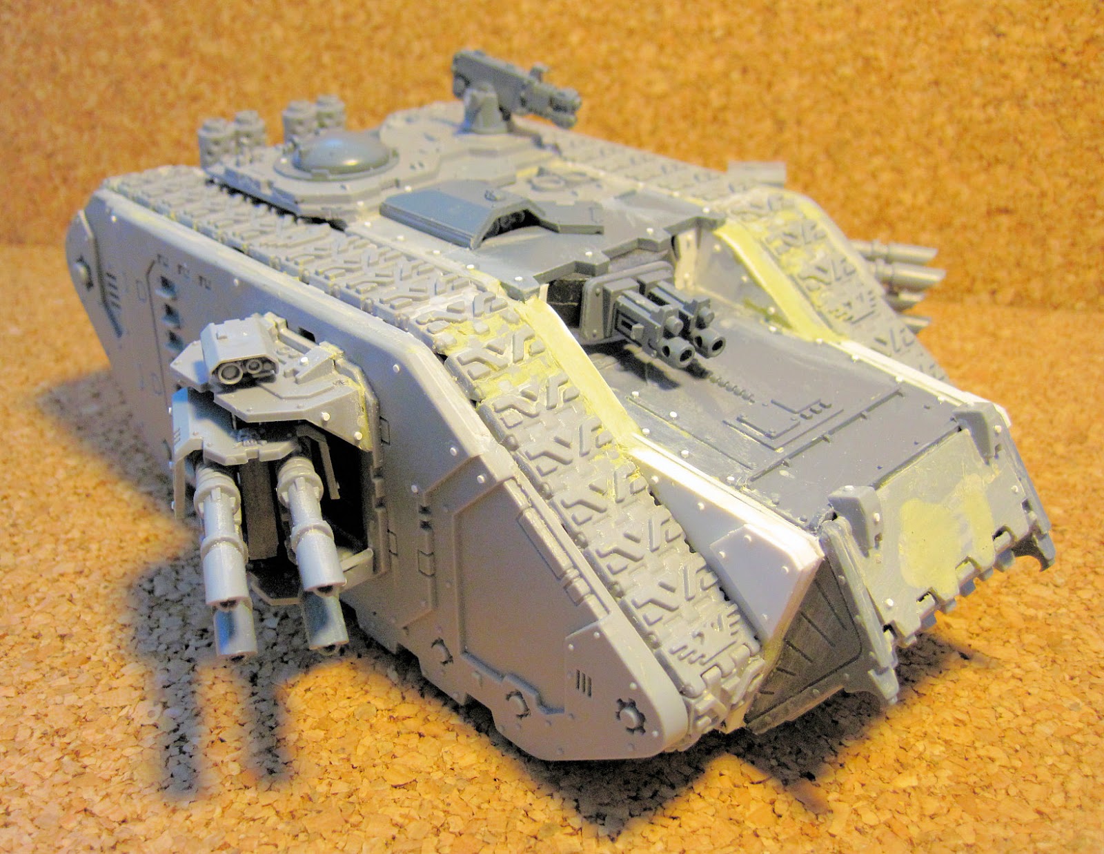 invivos: HORUS HERESY: Scratchbuilt Spartan heavy tank