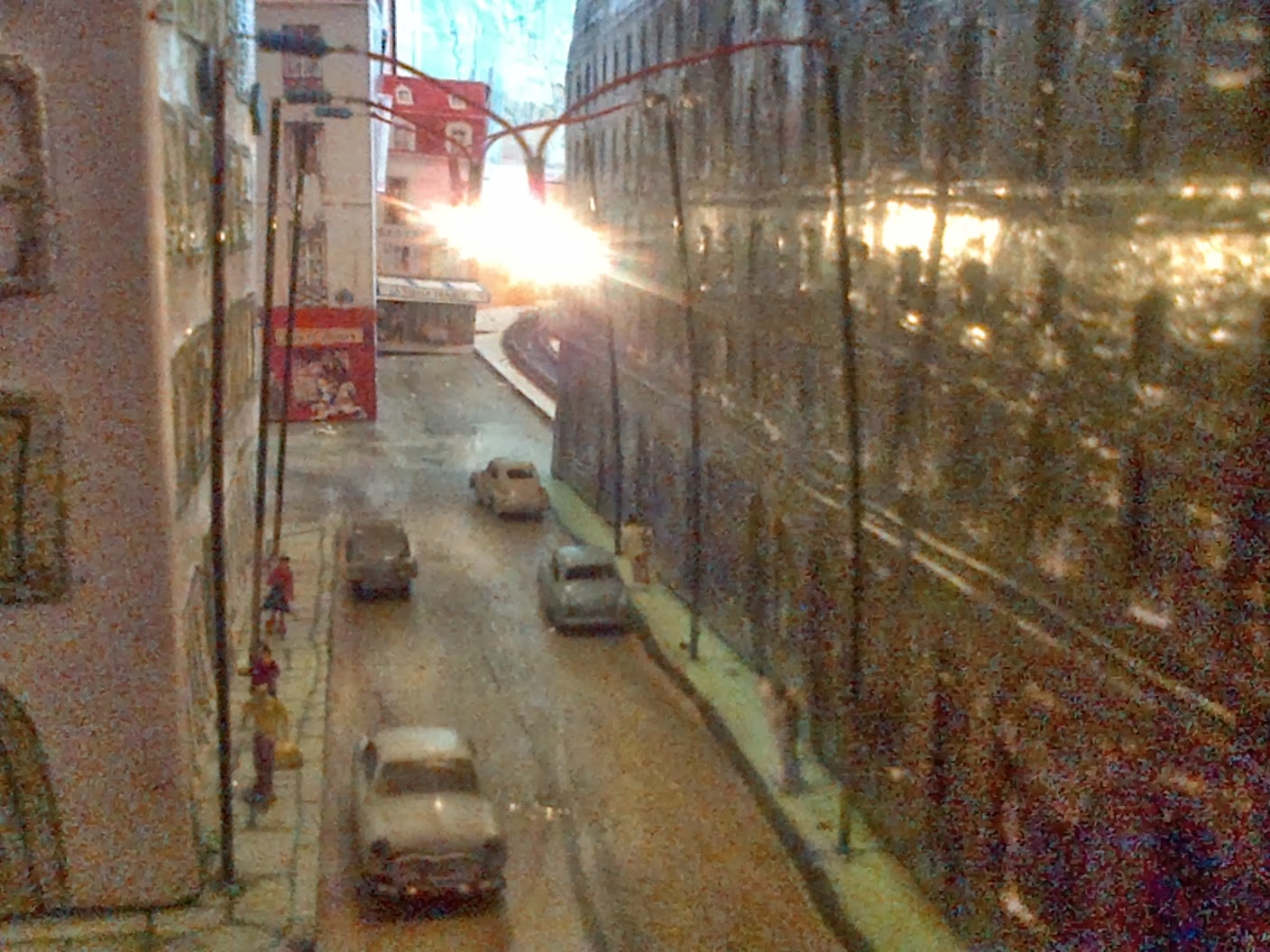 French Model Railway: Very pleased about HO scale overhead street lights.