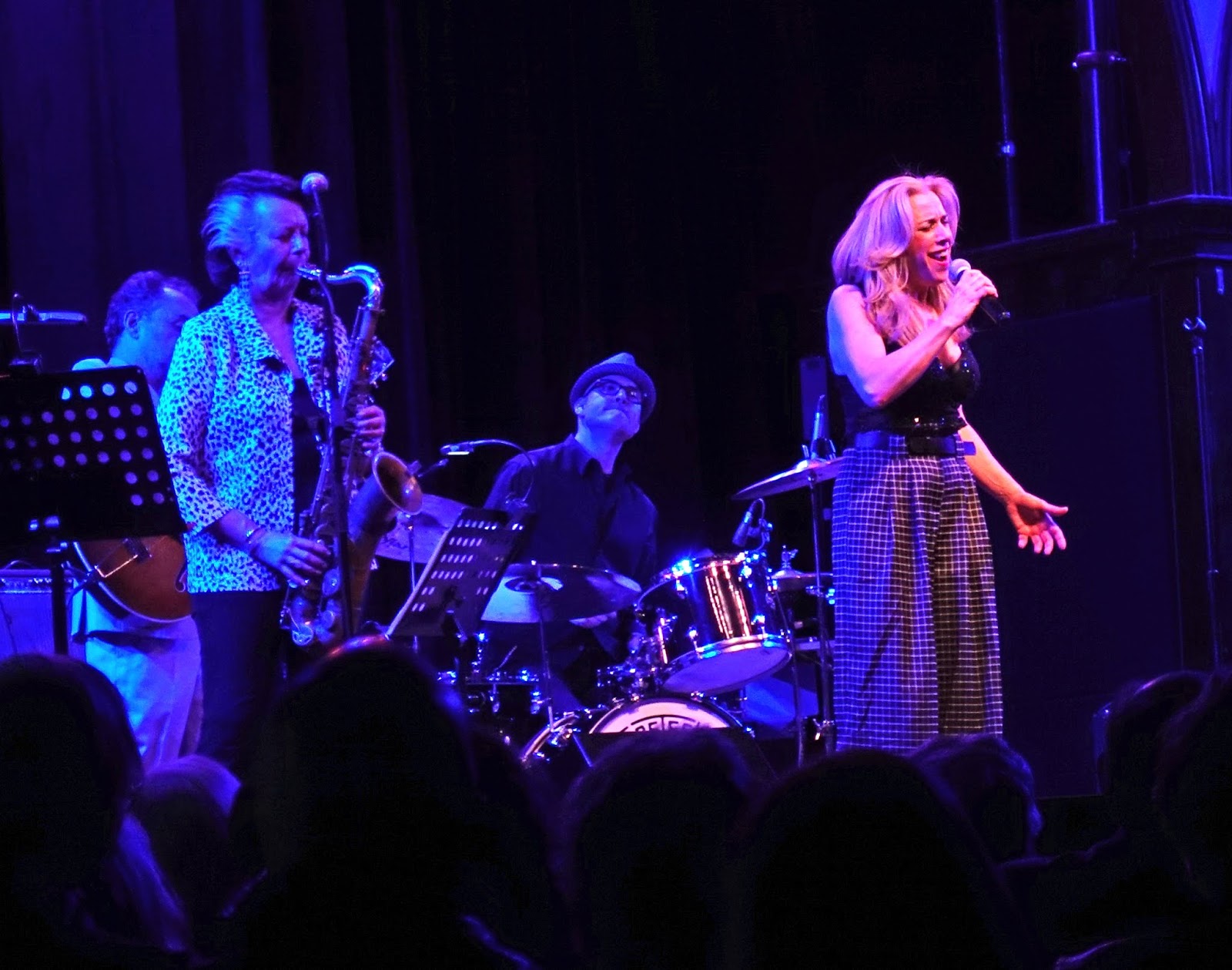 Joe's Retirement Blog: "Amanda Carr, Myanna, Ken Clark Organ Trio ...