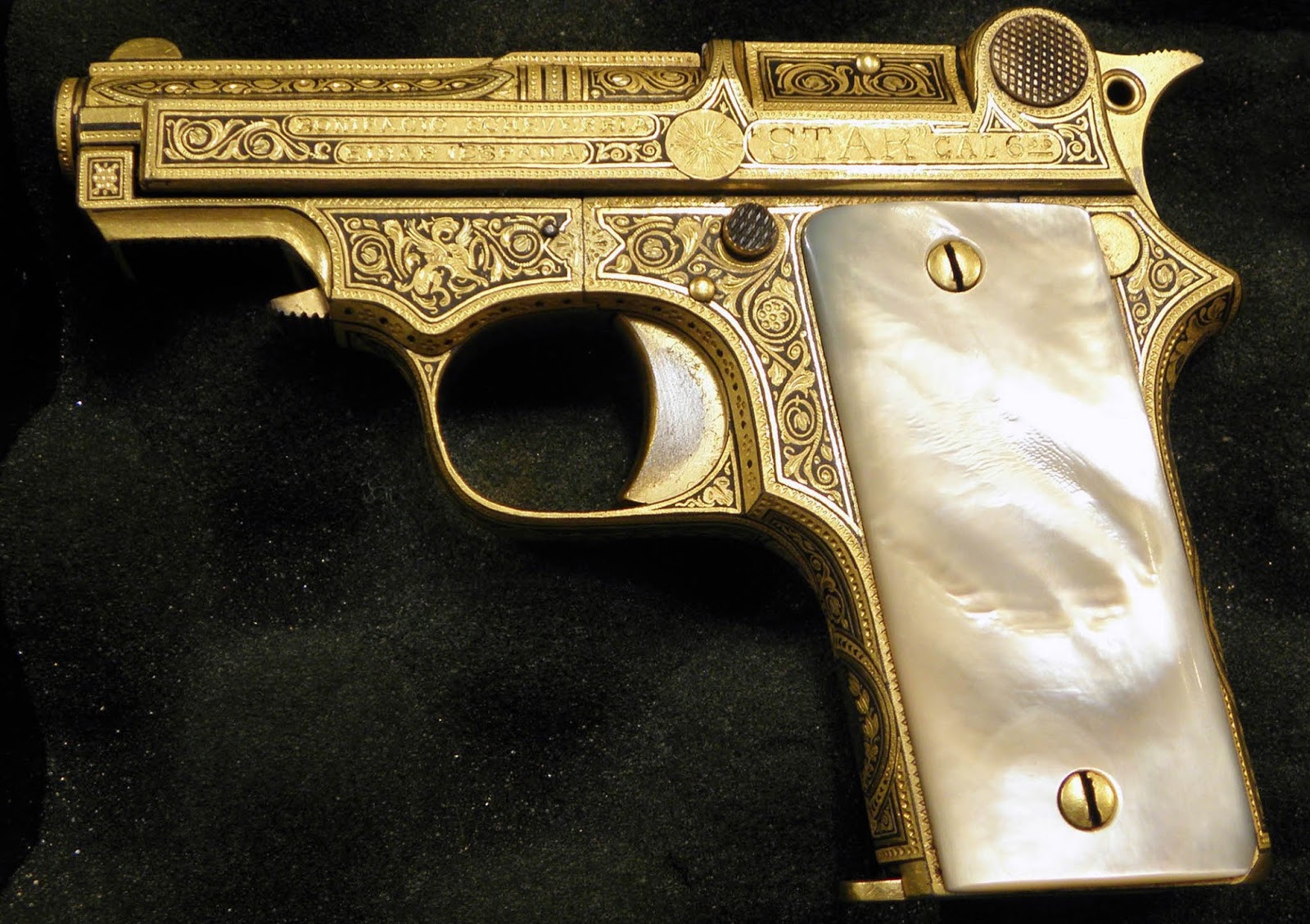 EL ESPECIALISTA: Star Mod. 1919 o Mod. Policía, joya en oro.