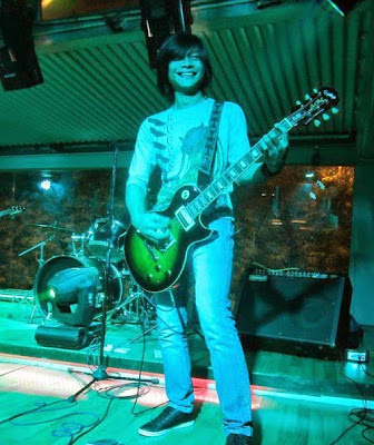 Gambar Bayu Daniels, suami pelakon Jue Aziz?