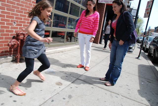 PHILINPHLASH: PUBLIC EYE- FEET ON THE STREET - FIRST STEP,GET YOUR FOOT ...