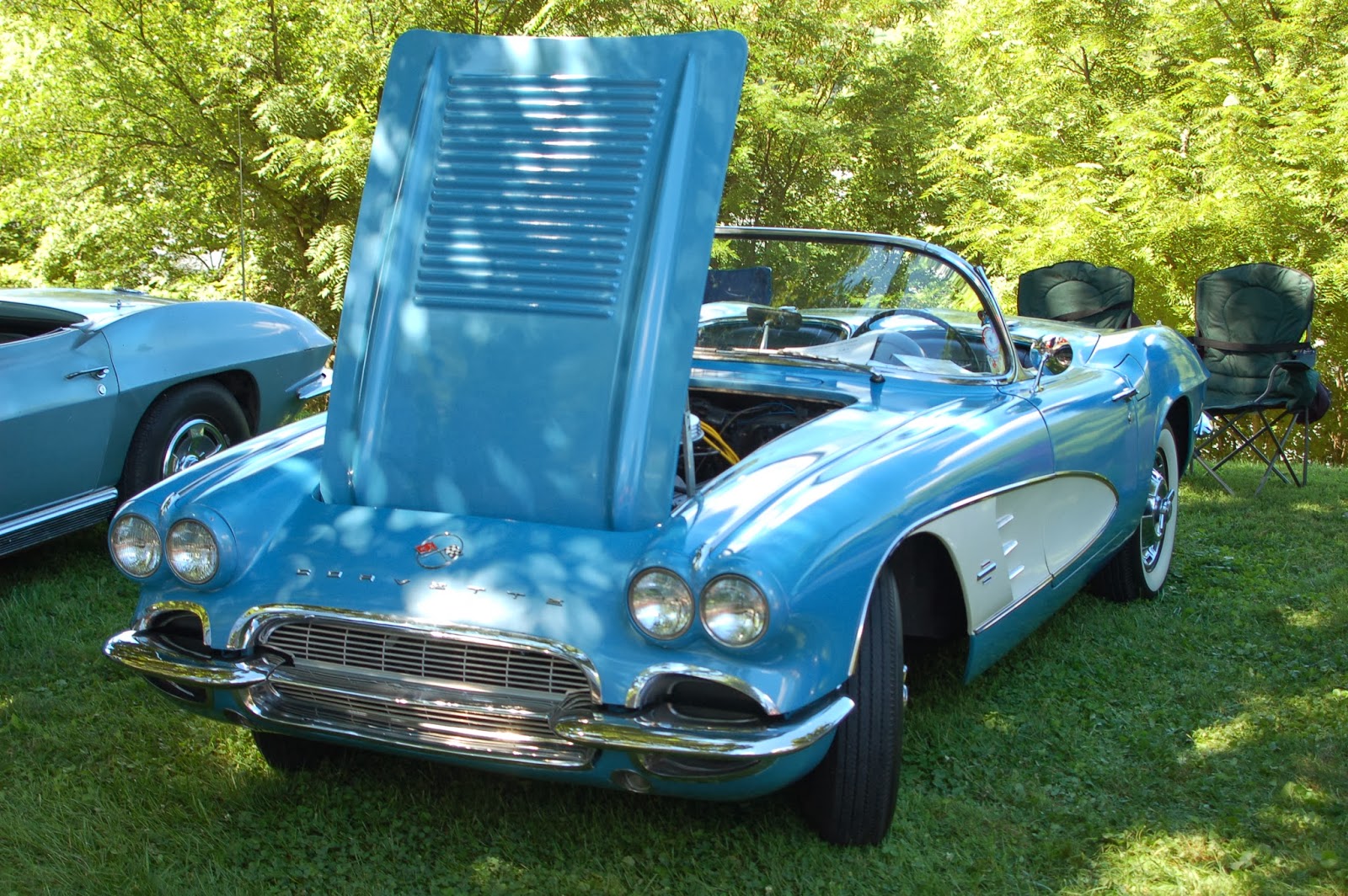Turnerbudds Car Blog: More Vettes At Rollin' On the River