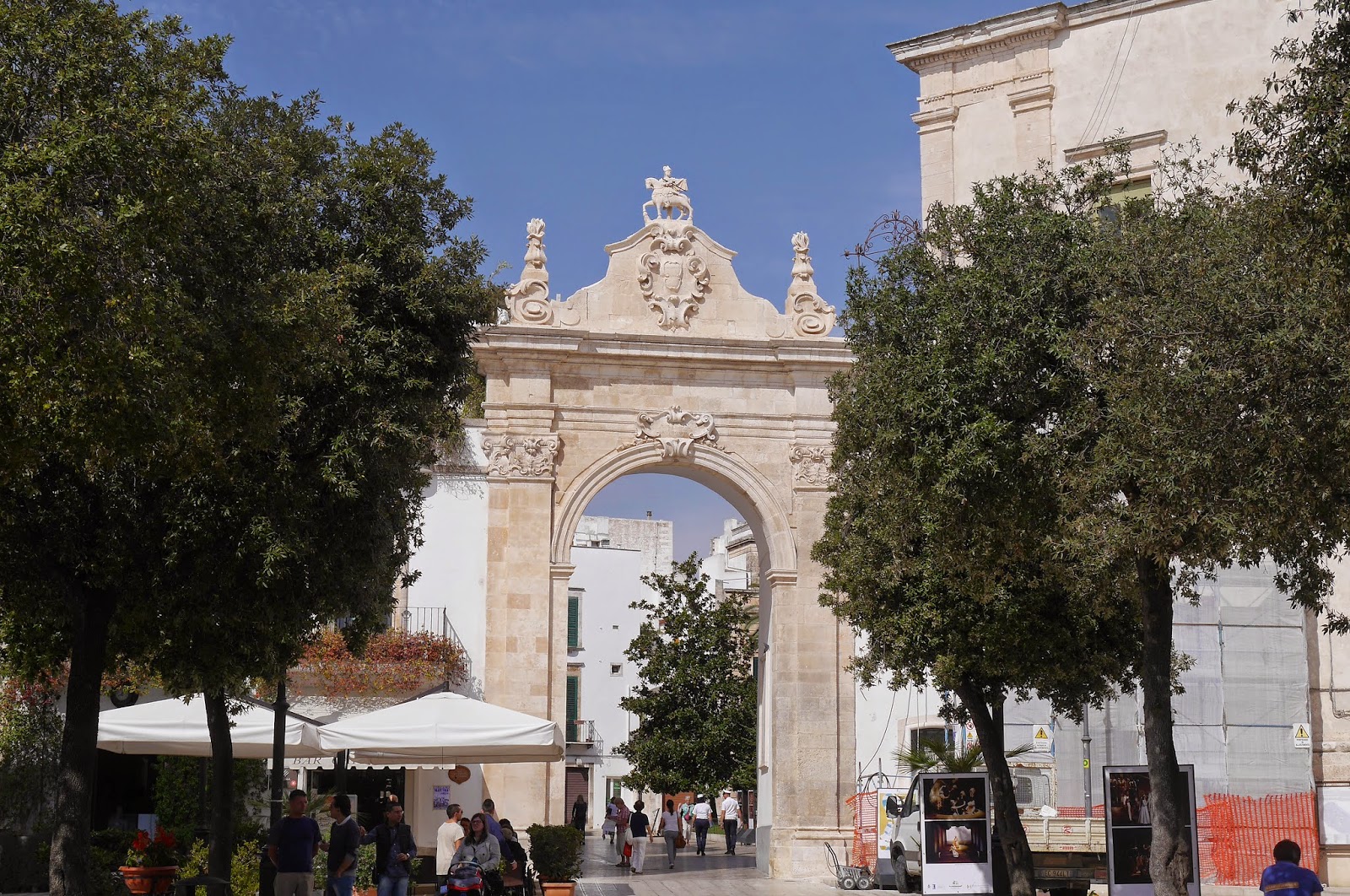 Walking in the country: Martina Franca