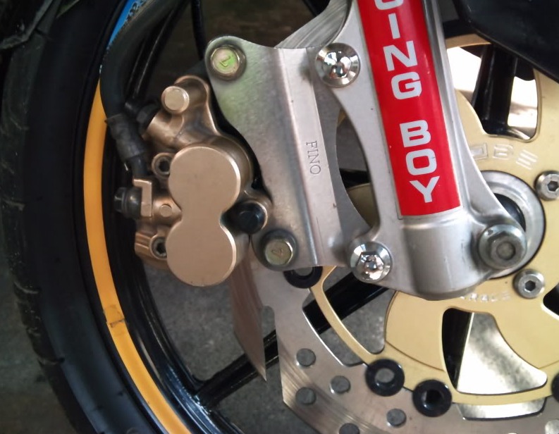 Ketahui, 5 Penyebab Rem Cakram Motor Macet - Ate Breaker