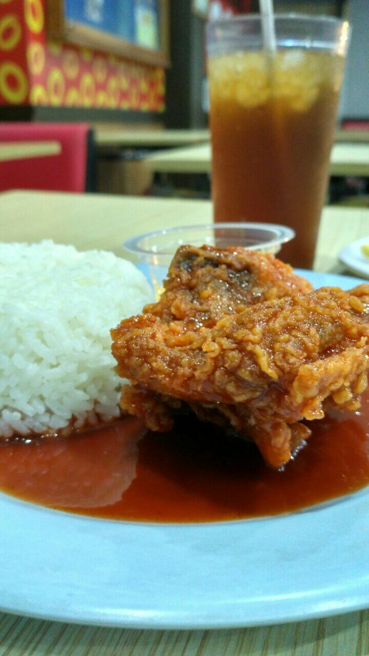 Penasaran dengan Rasa Rocket Chicken Comal