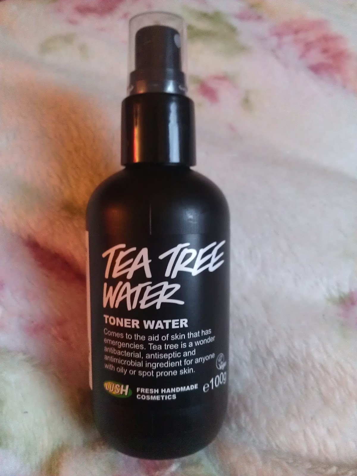 FloweryFloral: Lush- Tea tree water review.