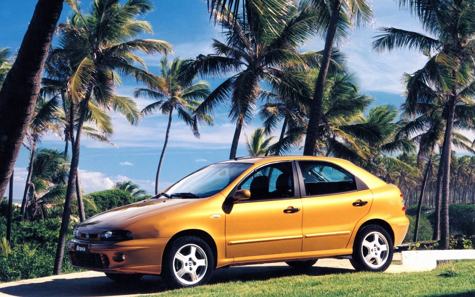 Fiat Brava: hatch médio sucessor do Tipo - fotos e histórico