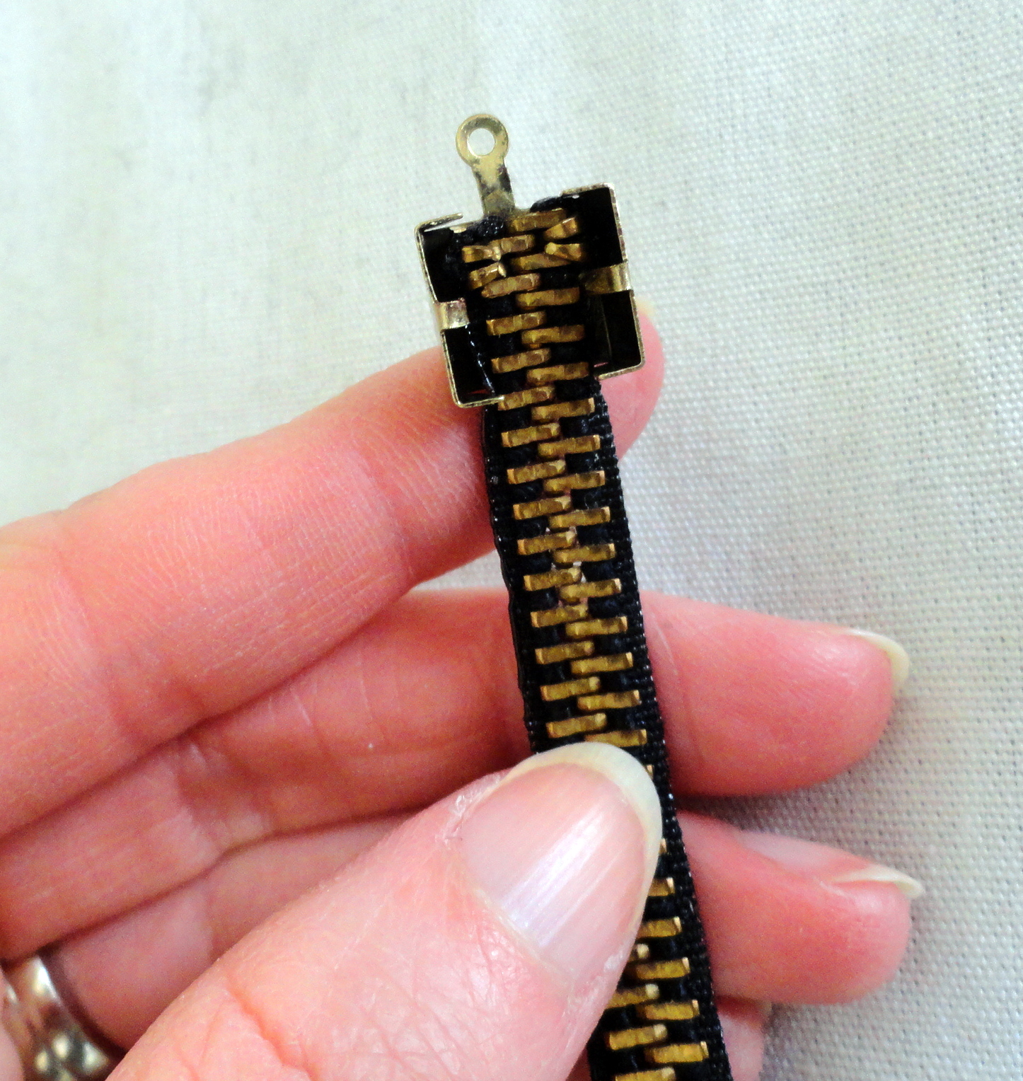 Easy zipper bracelet tutorial