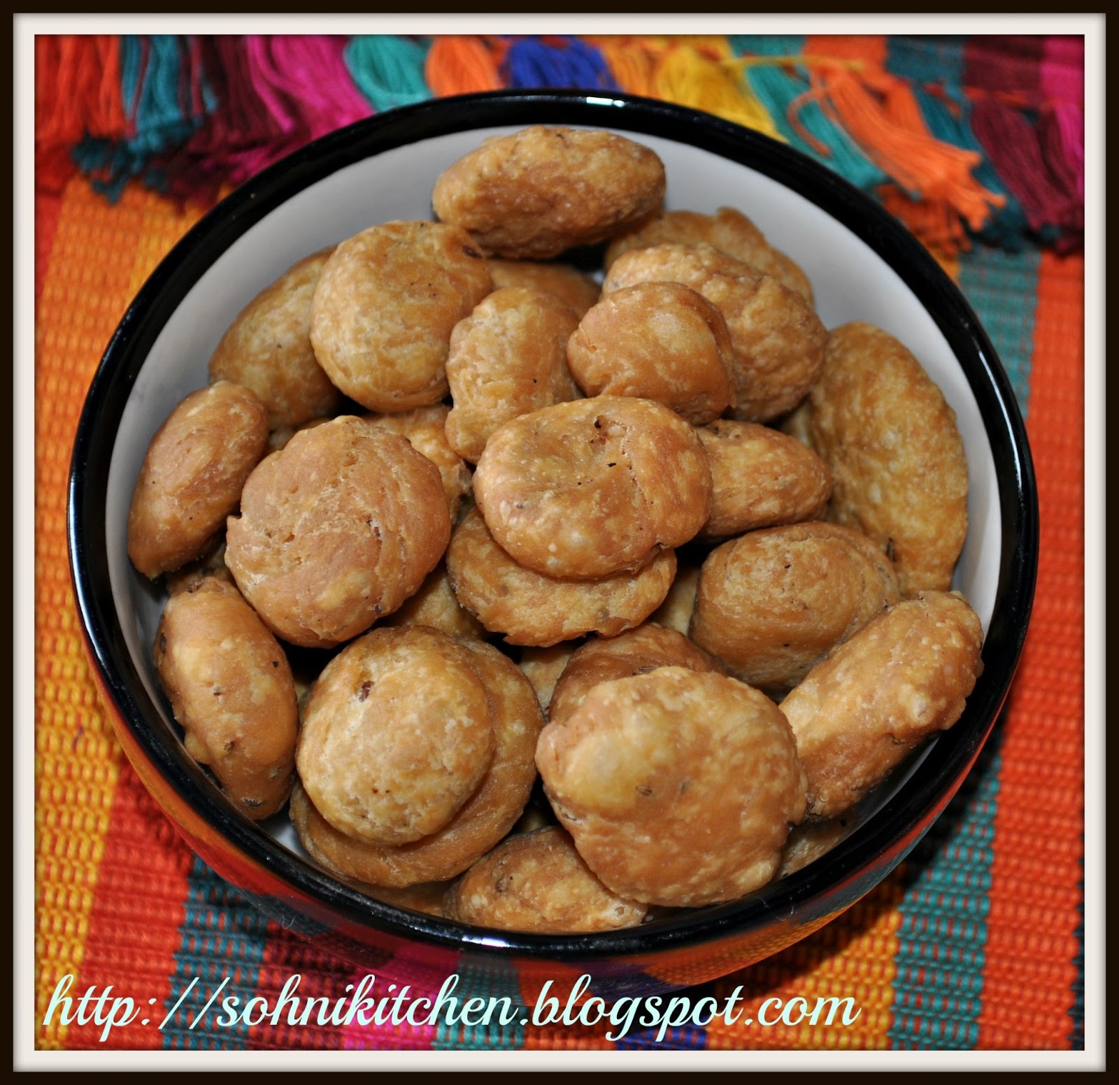 SohNi's Kitchen: Maida Matar/ Namkeen Mathari/matthi