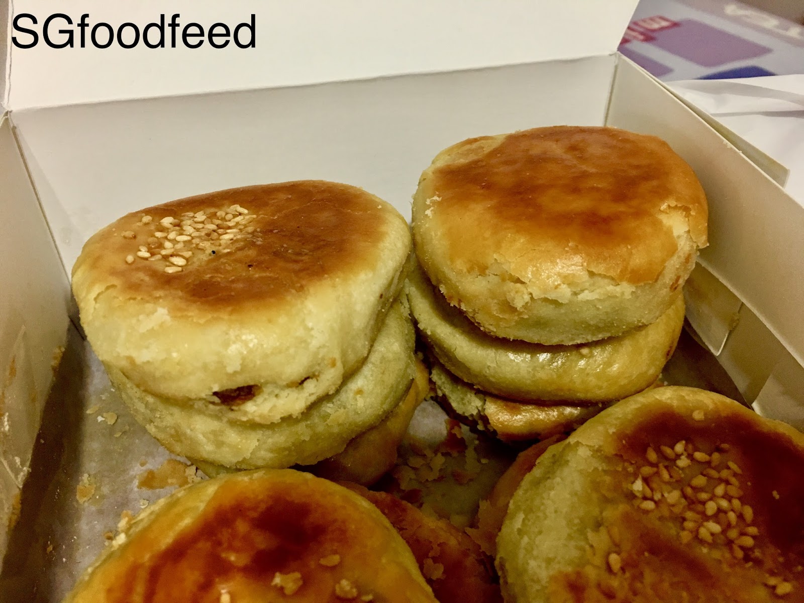 SGfoodfeed: Loong Fatt Tau Sar Piah 龍發豆沙餅 - Non-stop queue for Bean ...