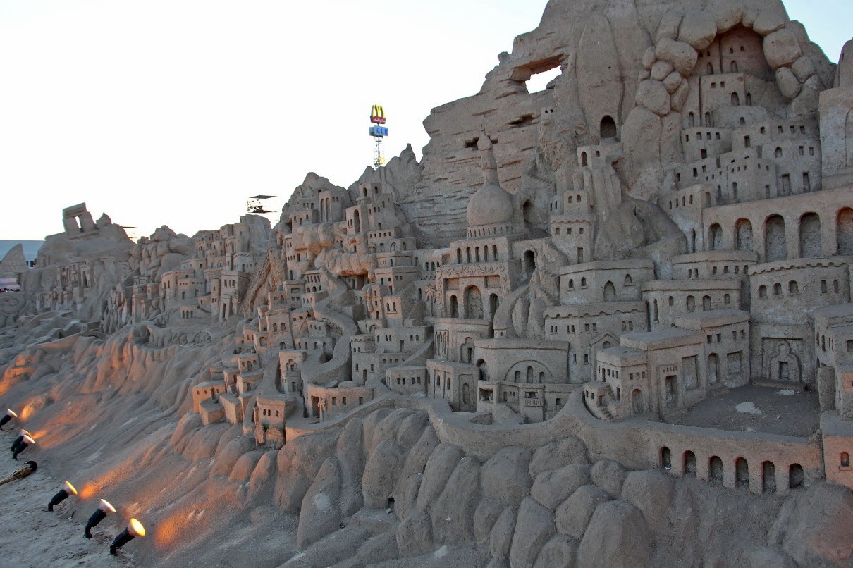 the viewing deck: Remal Sand Sculpture Festival in Kuwait