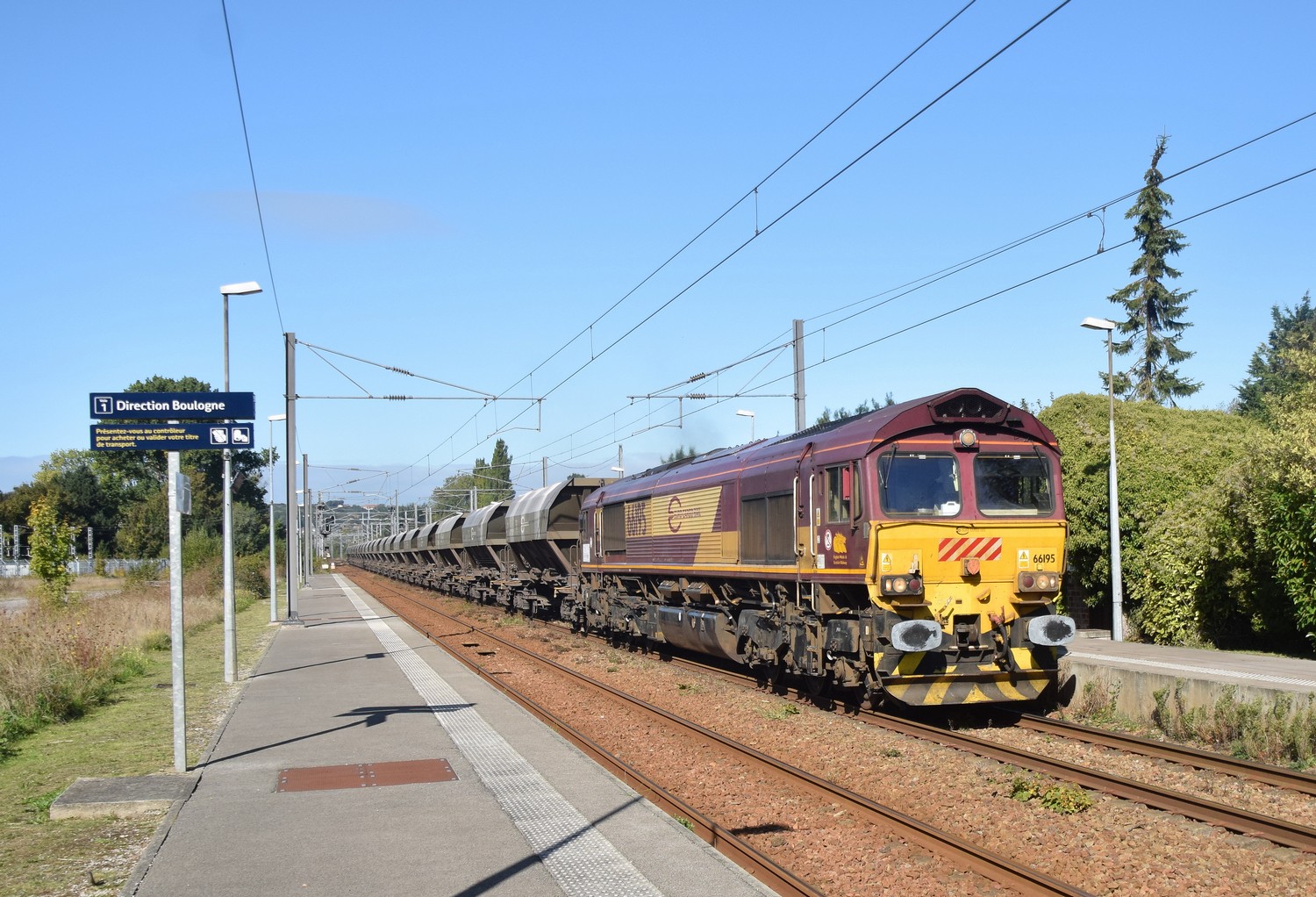 LA PASSION DU TRAIN: En Gare de Pont de Briques , début Octobre avec ...